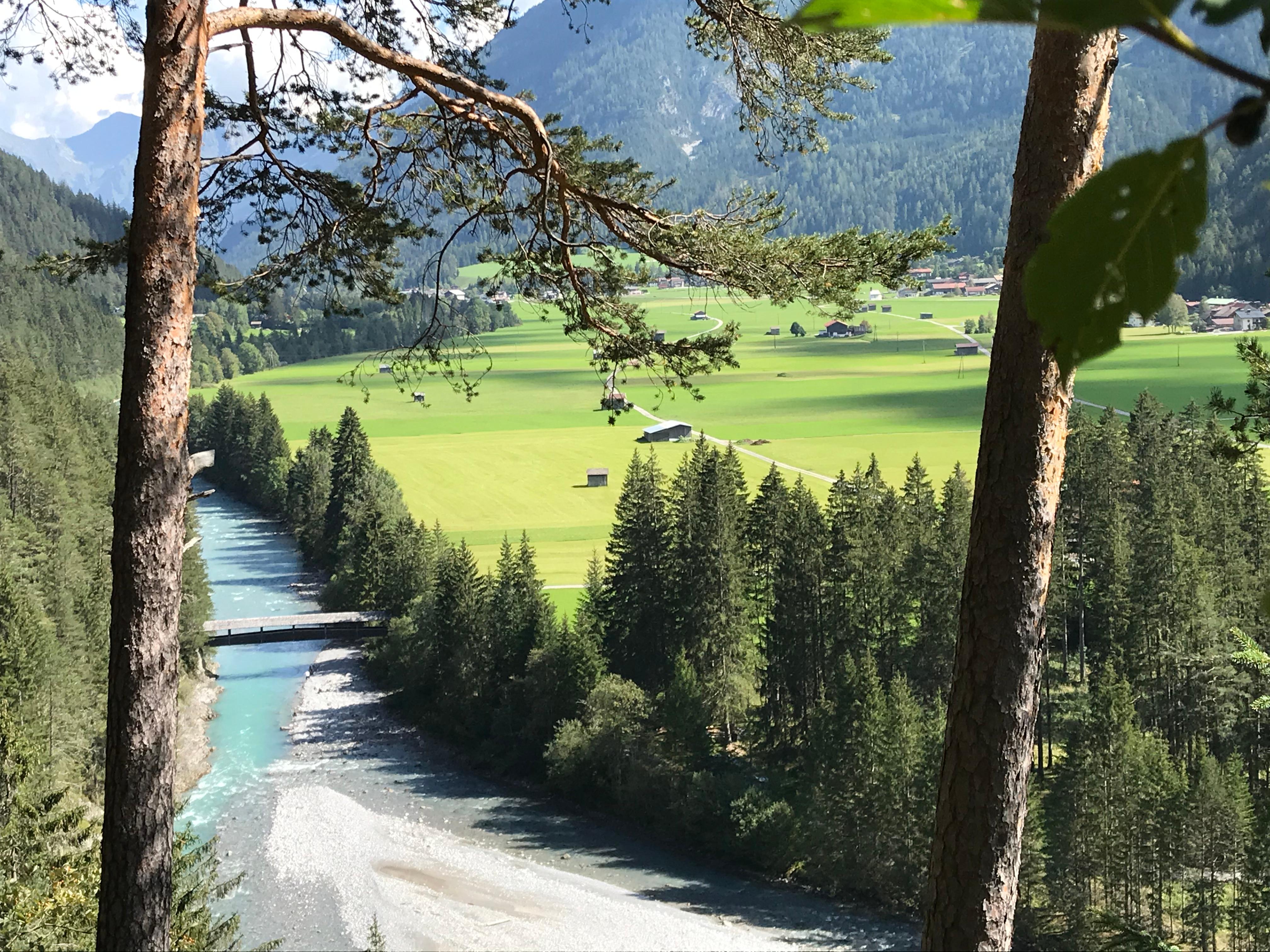 Weitwandern in den Alpen immer am Lech entlang
