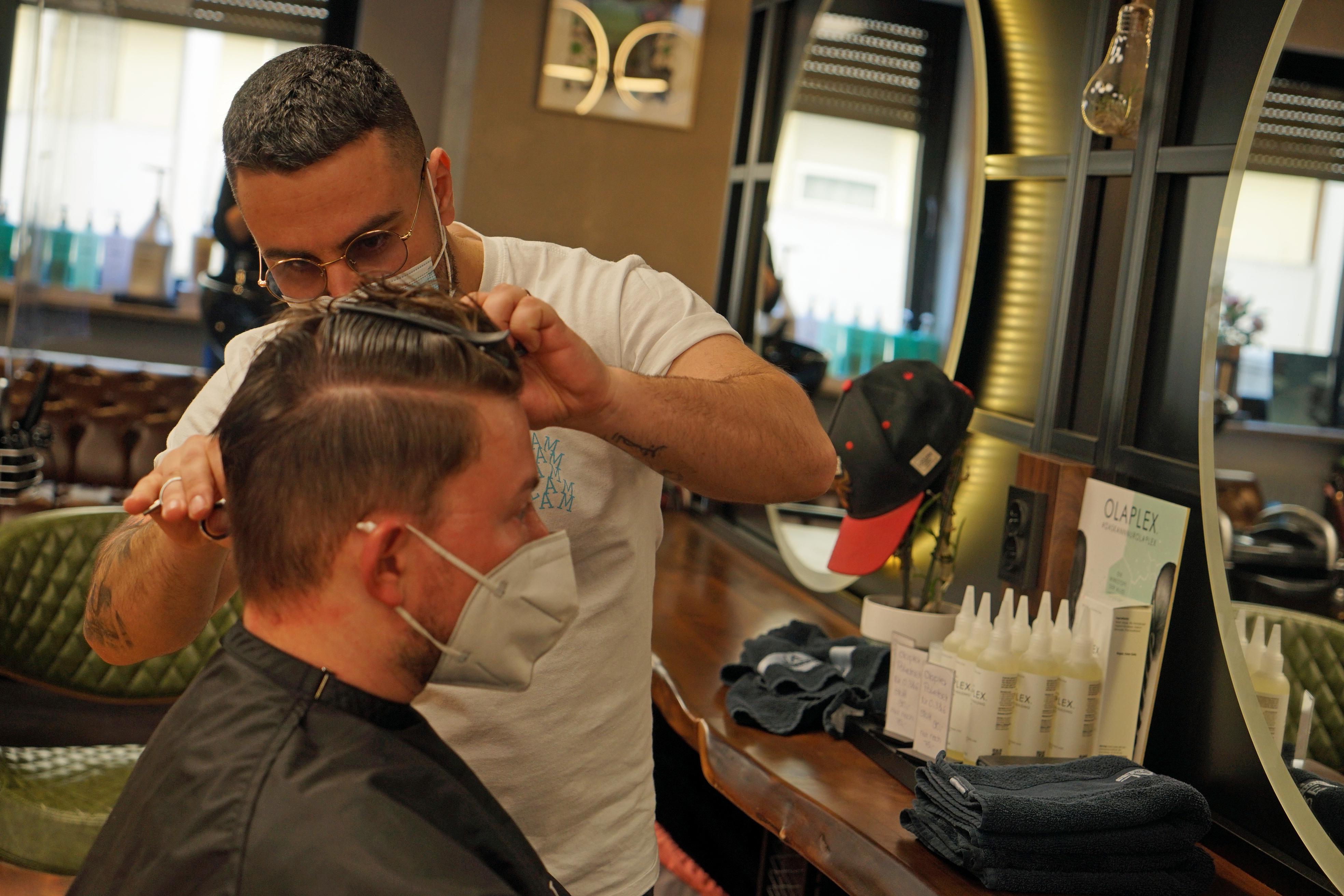 Nürnberger Friseur im Interview: Wie geht es der Branche jetzt?