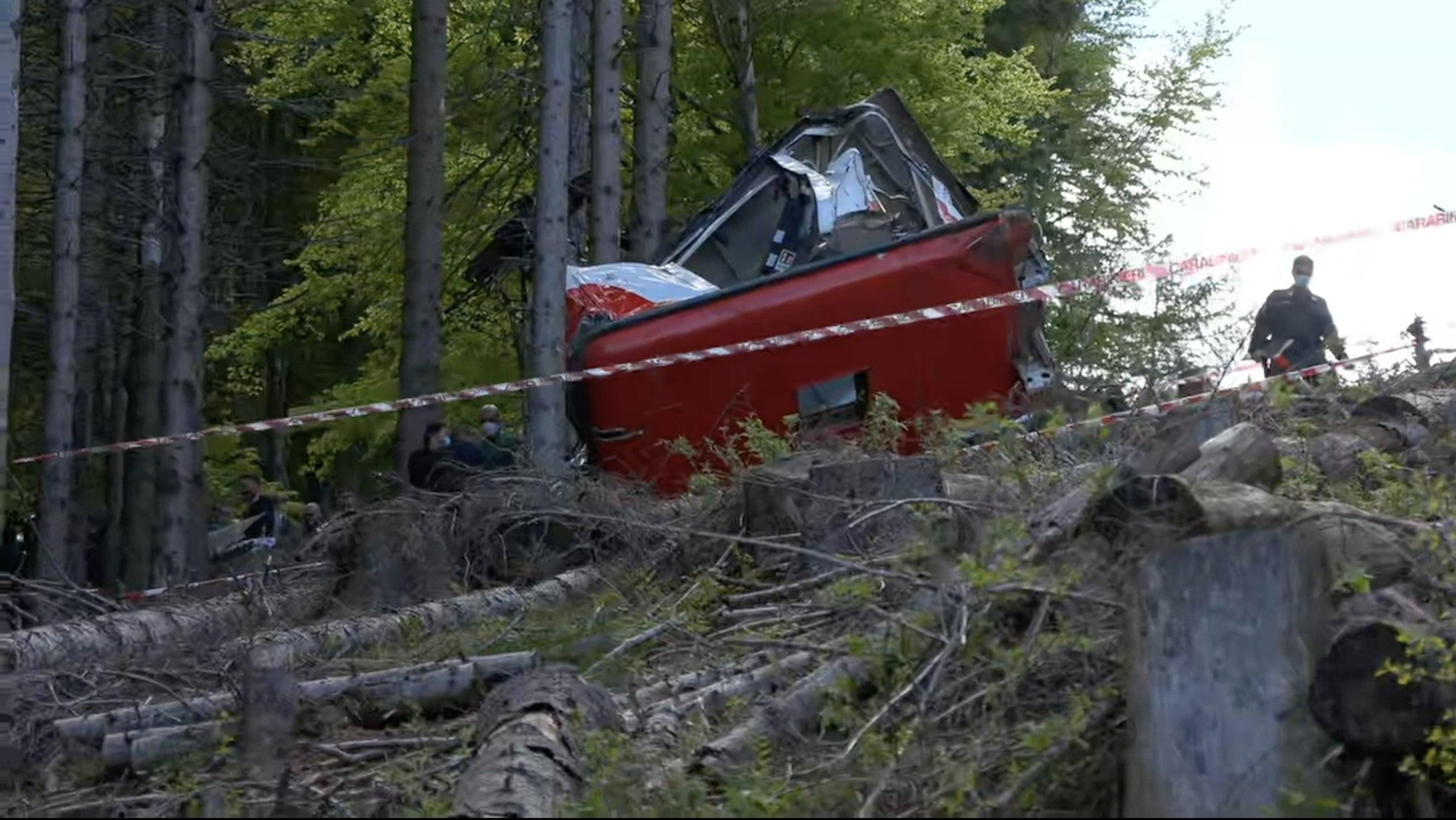 Italien Seilbahnunglück / Seilbahn Ungluck Als 155 Menschen In Der ...