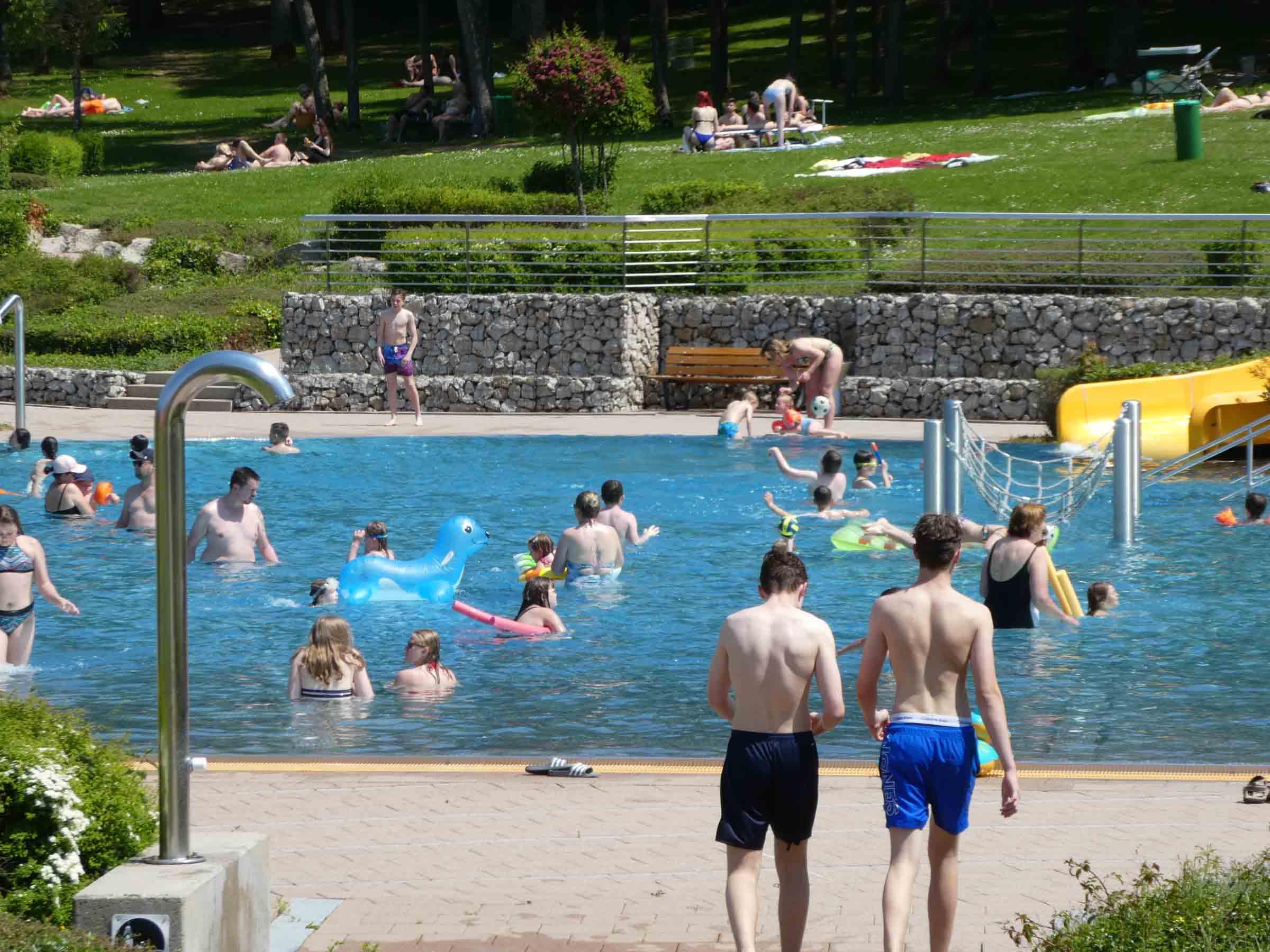 Saisonstart: Erfrischung im Freibad in Neustadt
