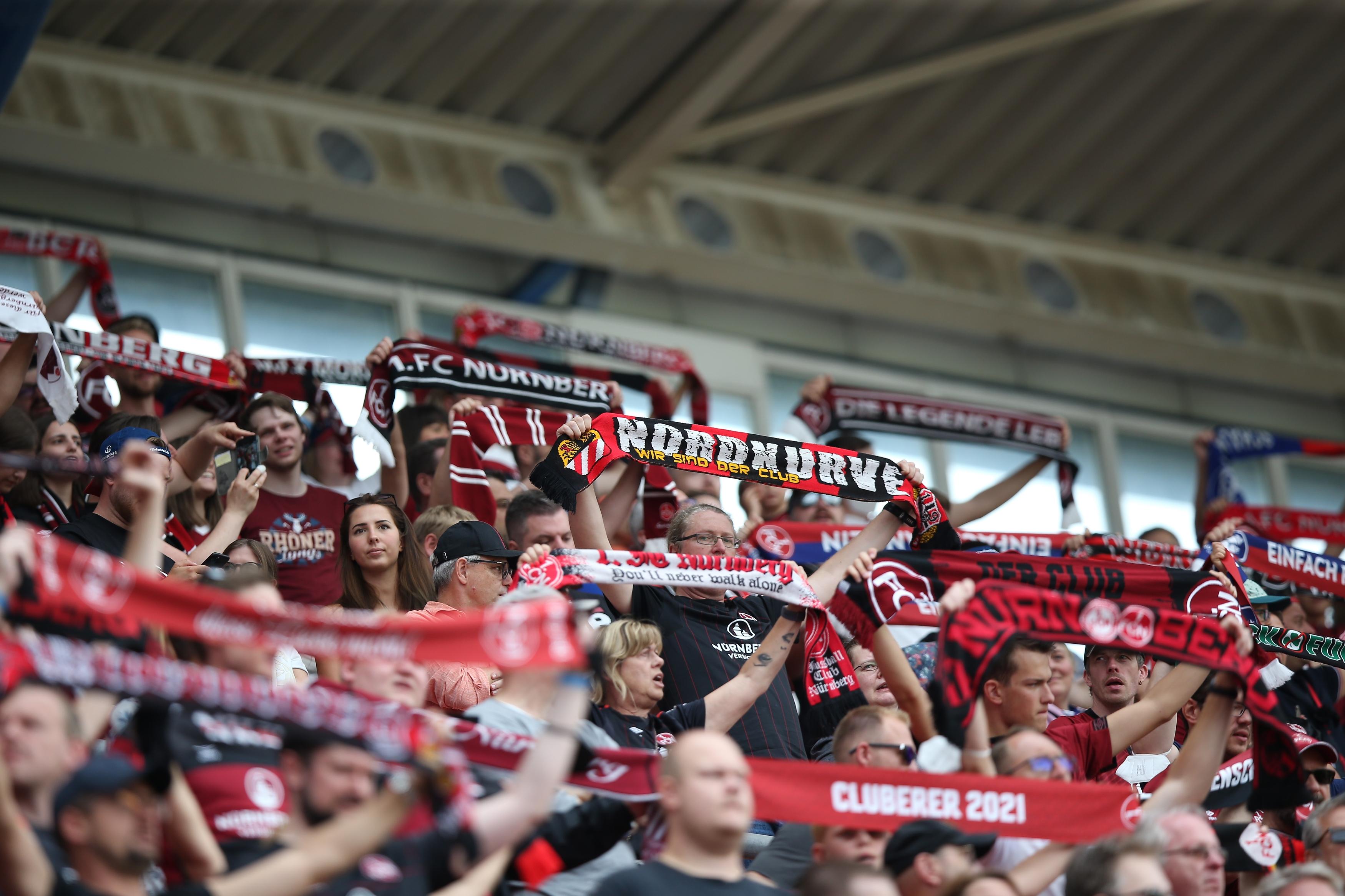 Endlich wieder Gänsehaut! FCN-Fans feiern Rückkehr ins Stadion