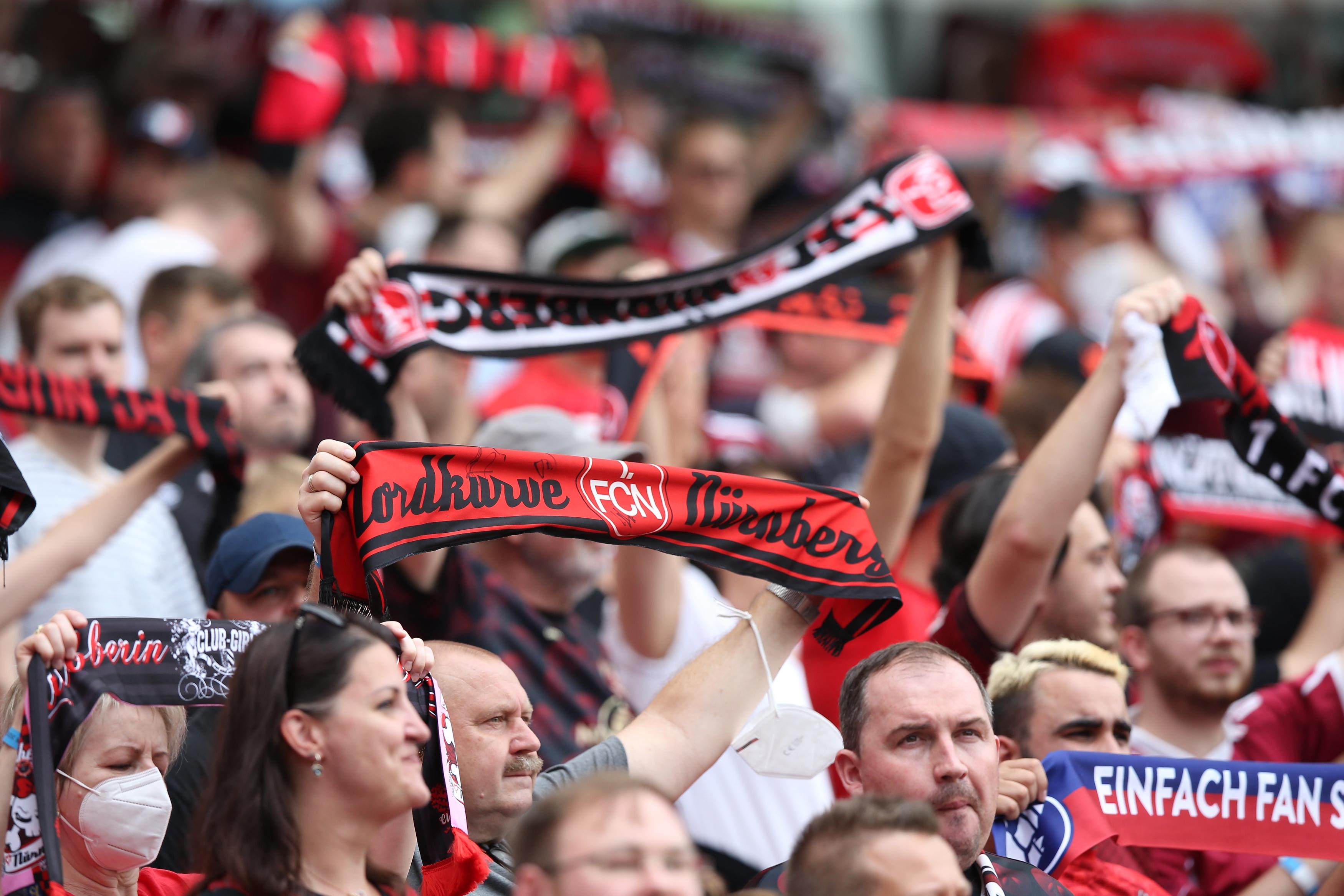 Endlich wieder Gänsehaut! FCN-Fans feiern Rückkehr ins Stadion