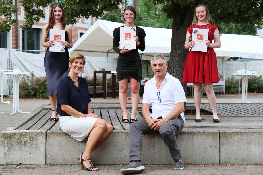 Strahlende Absolventen: Diese Abschlussklassen haben gefeiert