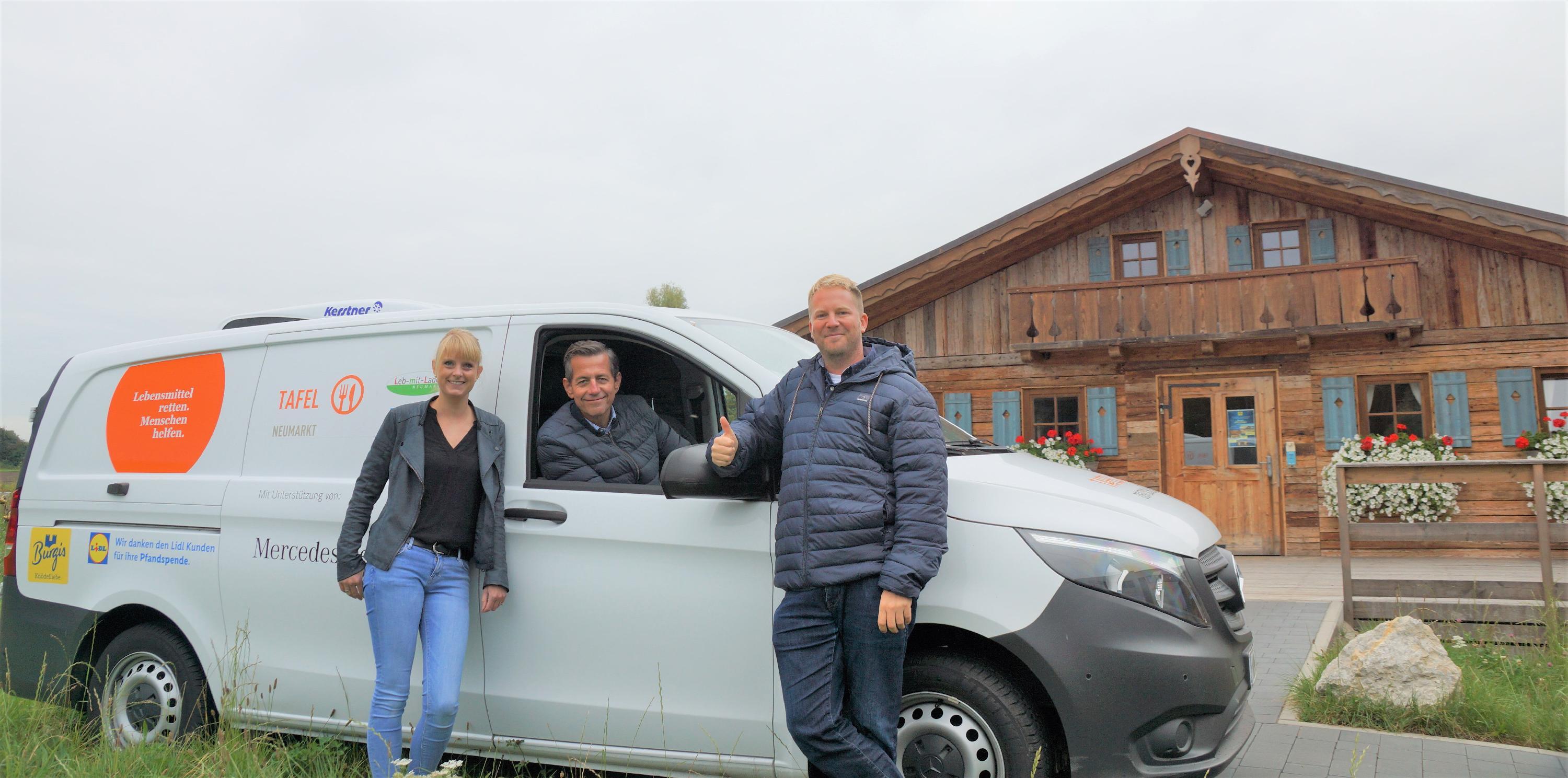 Kastenwagen für den Leb-mit-Laden dank Knödel-Erlös