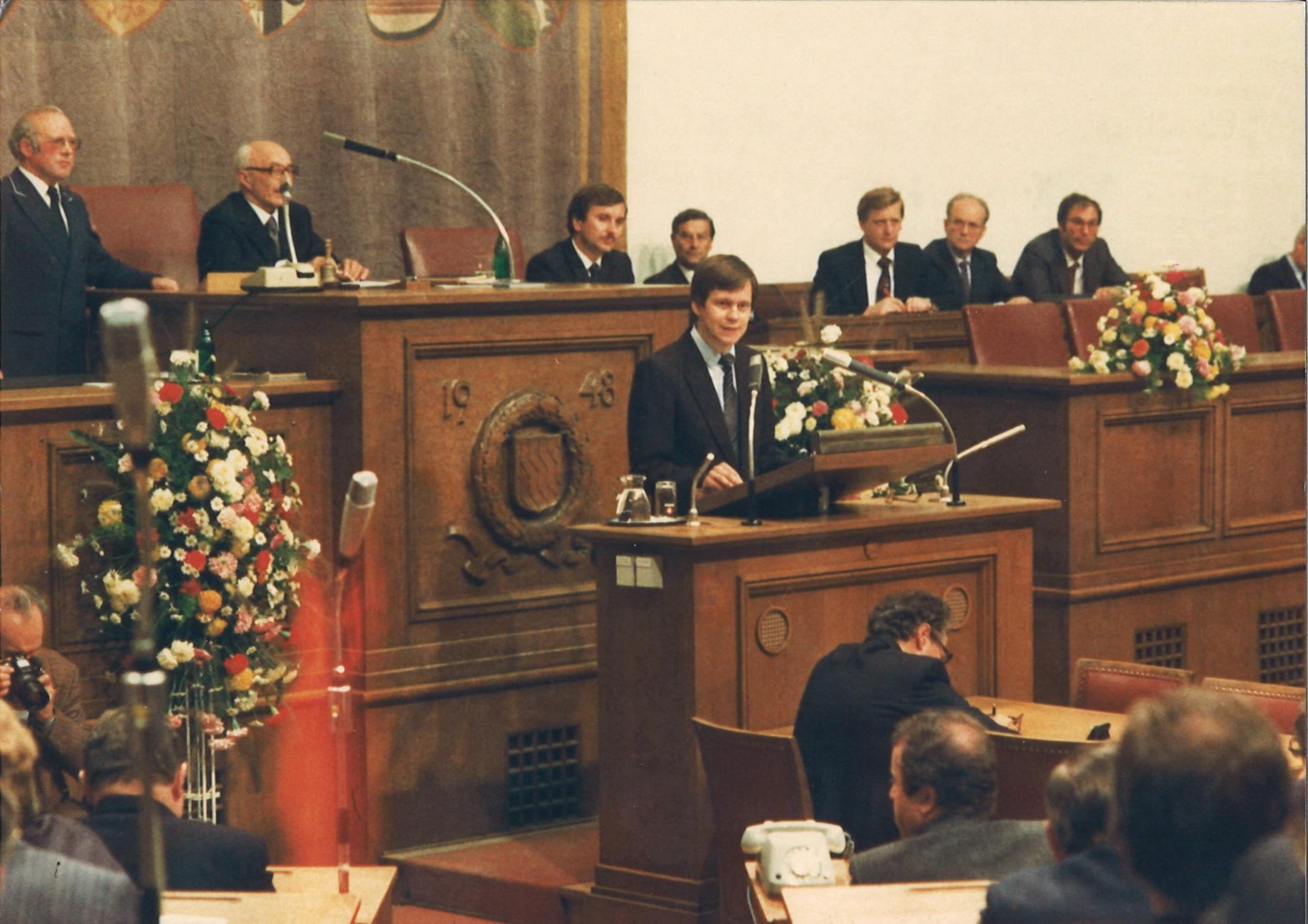 Einer unter 2630 - der Nürnberger CSU-Politiker Karl Freller sammelt ...