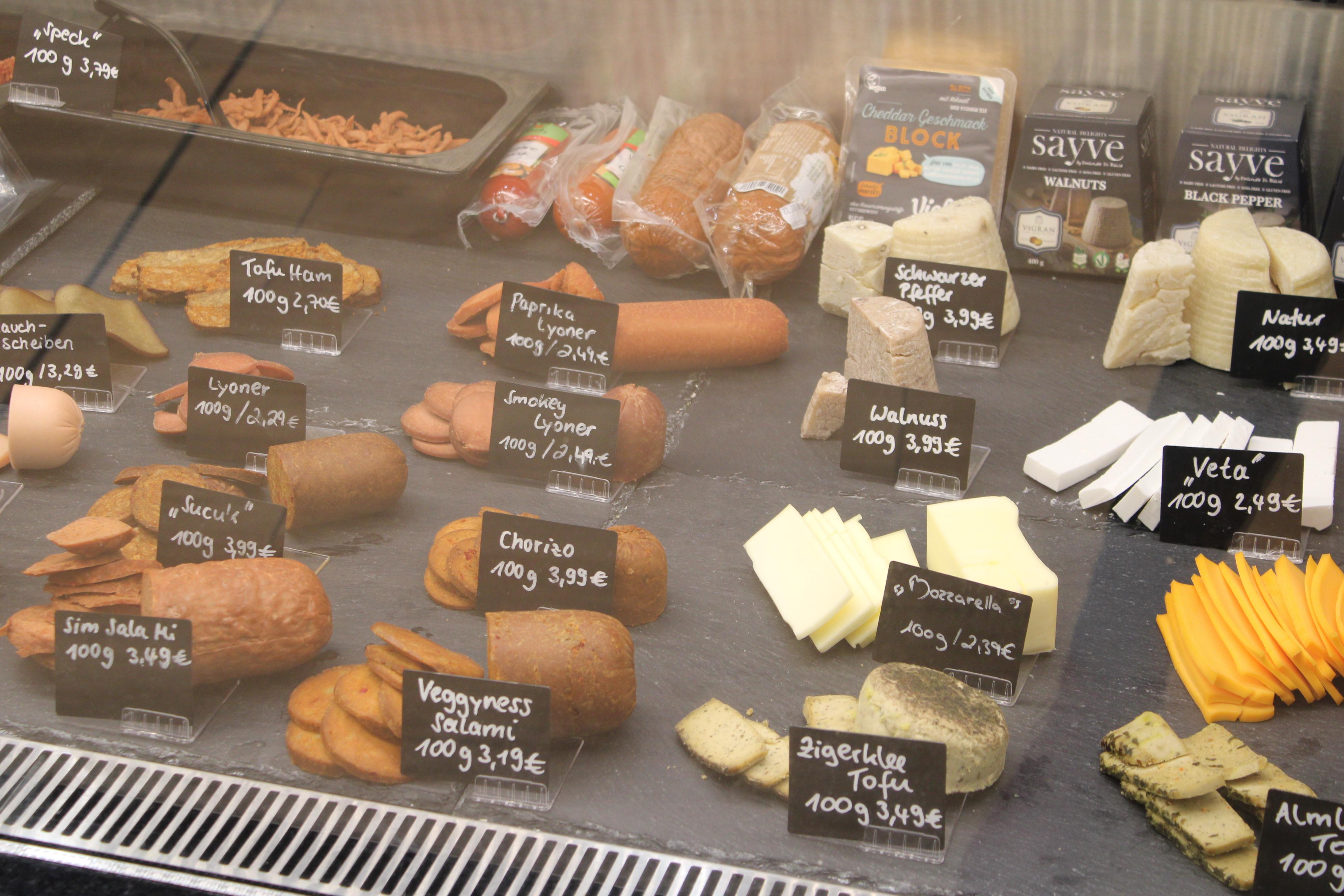 Testphase: Teil der Fleischtheke in Rewe-Markt wird vegan