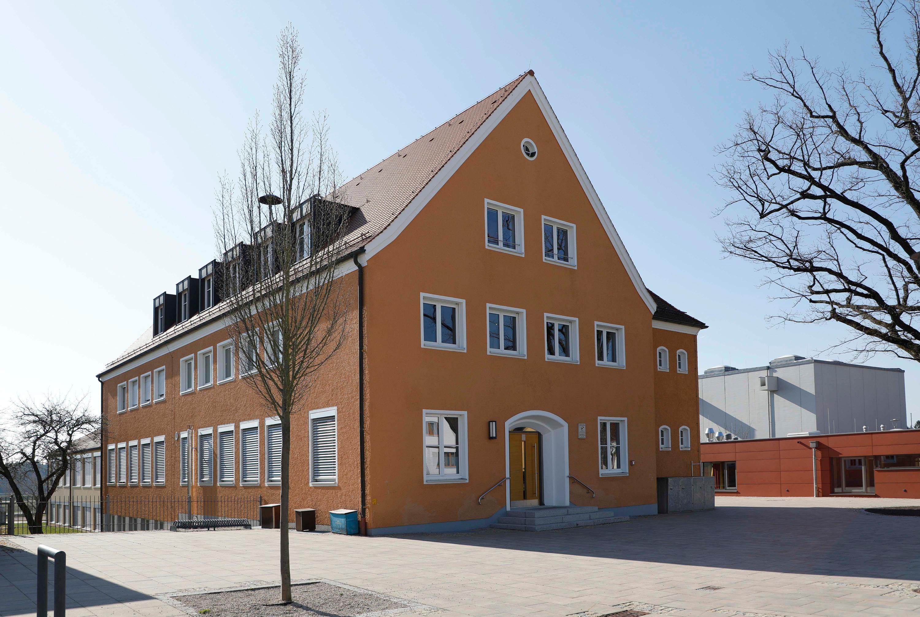 Fassadenbegrünung, Bürgersaal und Parksituation: Ortsmitte von ...