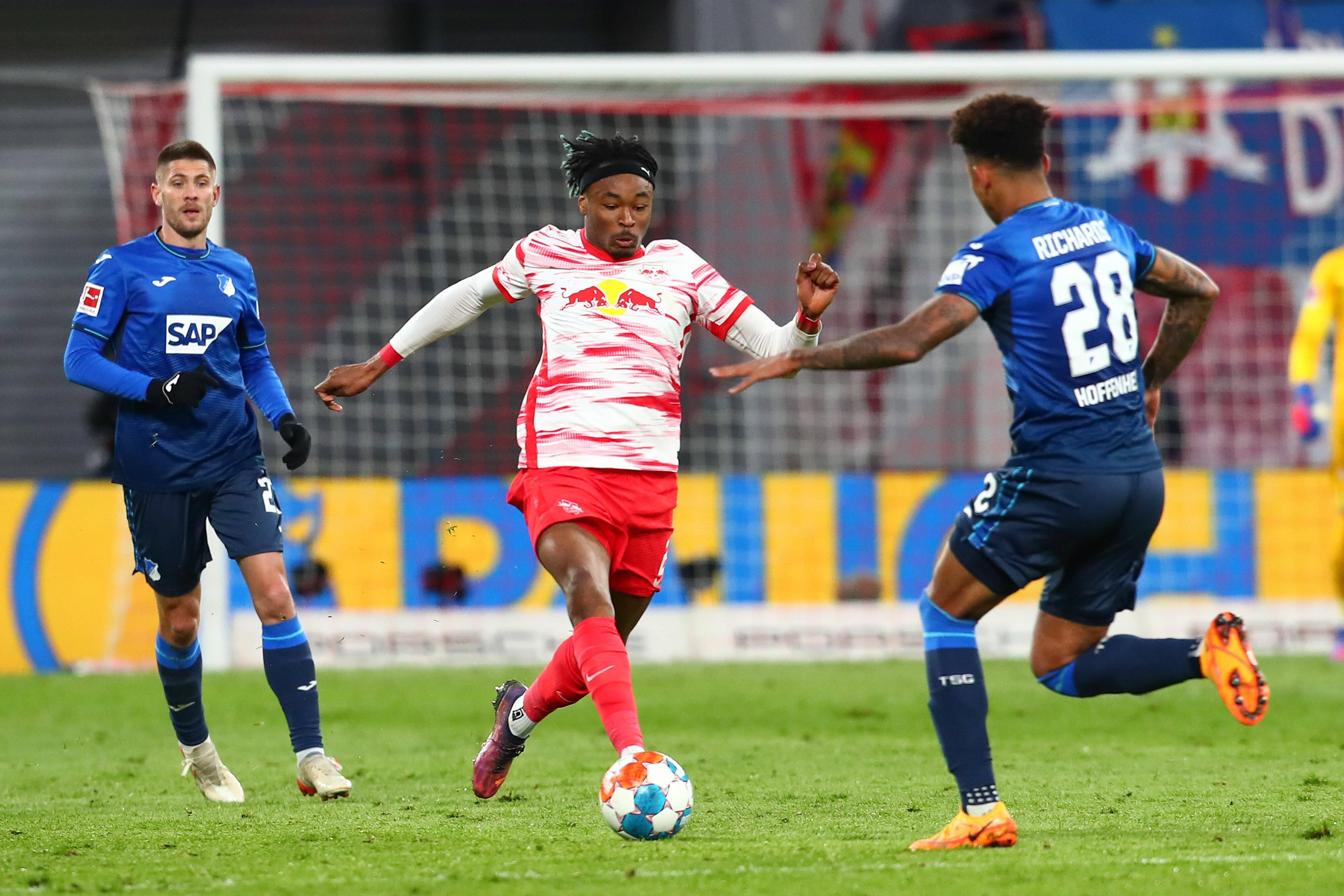 Schiri unterbricht Bundesliga-Partie - damit fastender Spieler essen ...