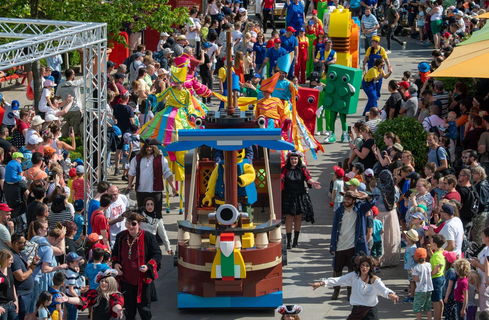 Legoland feiert mit Parade das 20-jährige Bestehen