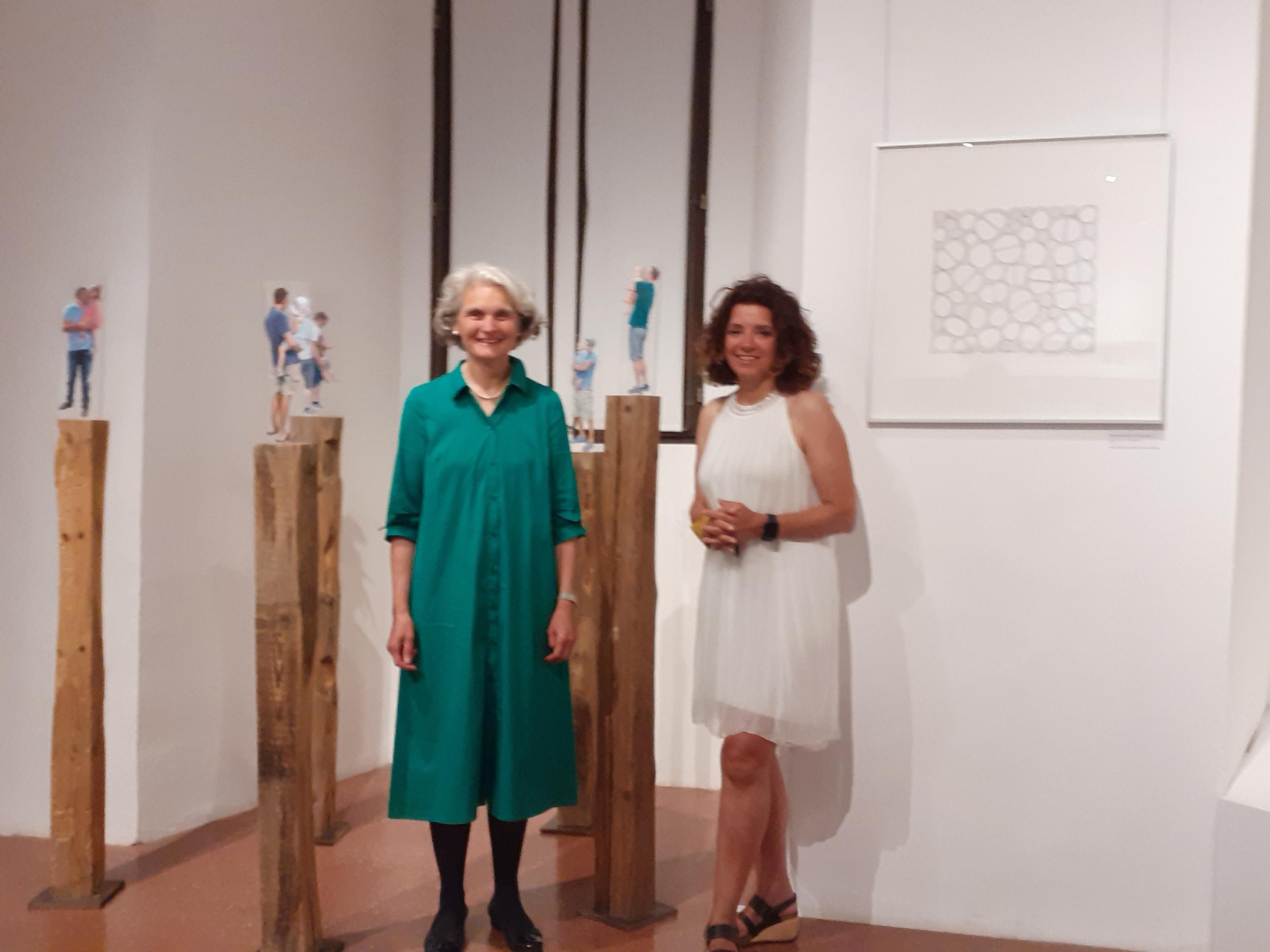 Claudia Wirth und Michaela Schwarzmann präsentieren ihre Werke in der ...