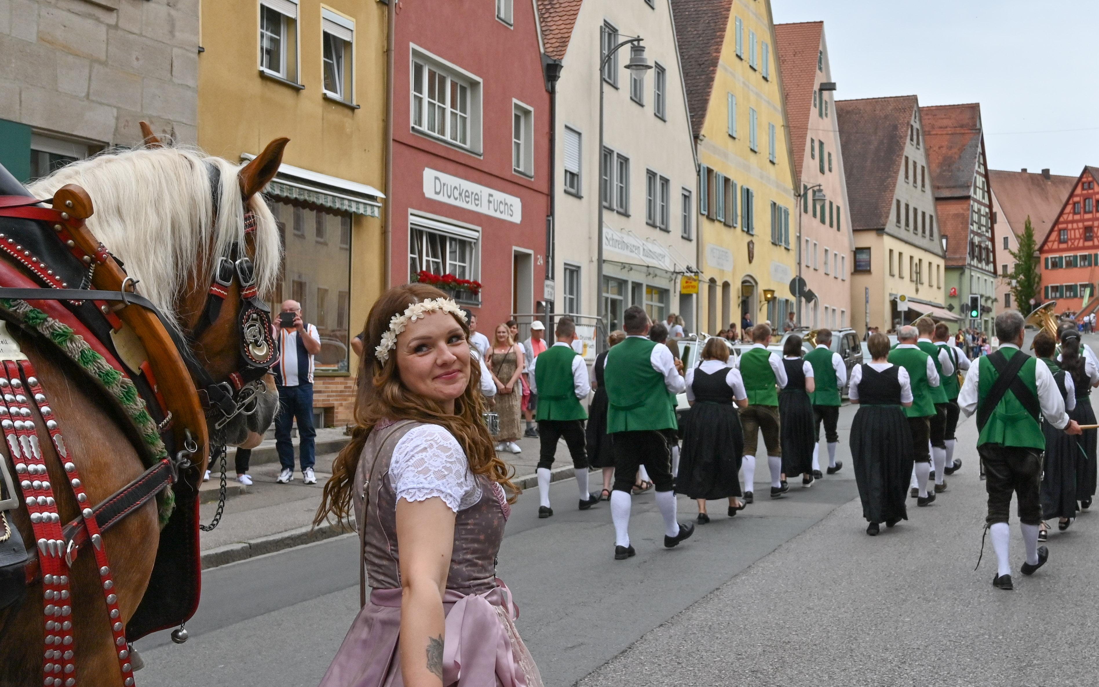 Prächtige Gewänder, flüssiges Gold und gute Laune: So ist das Spalter ...