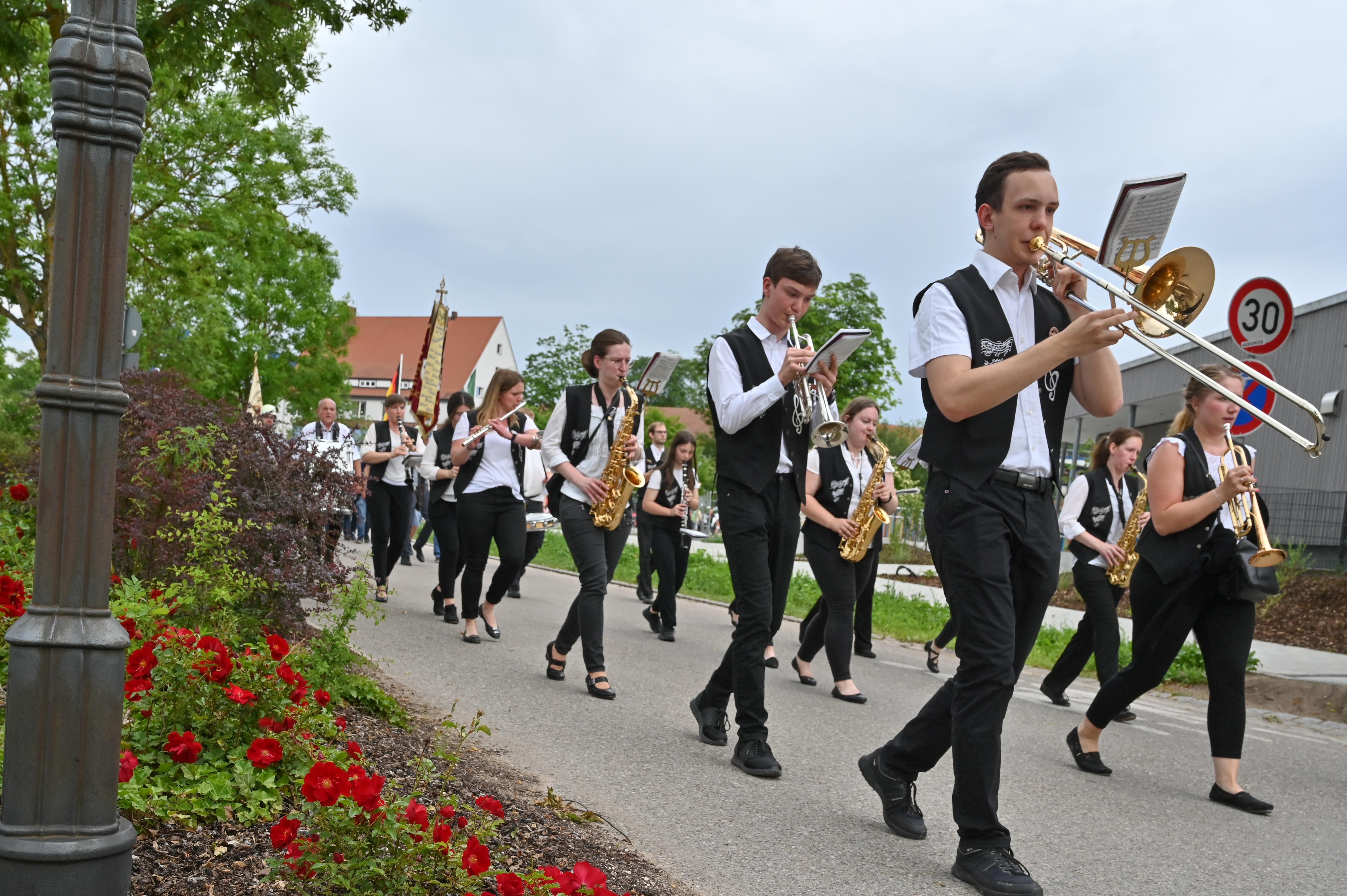 Prächtige Gewänder, flüssiges Gold und gute Laune: So ist das Spalter ...