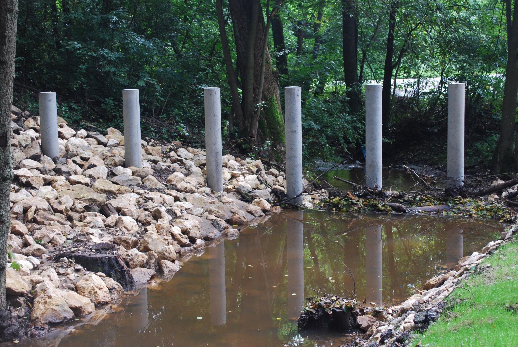 Betonpfähle gegen Hochwasser