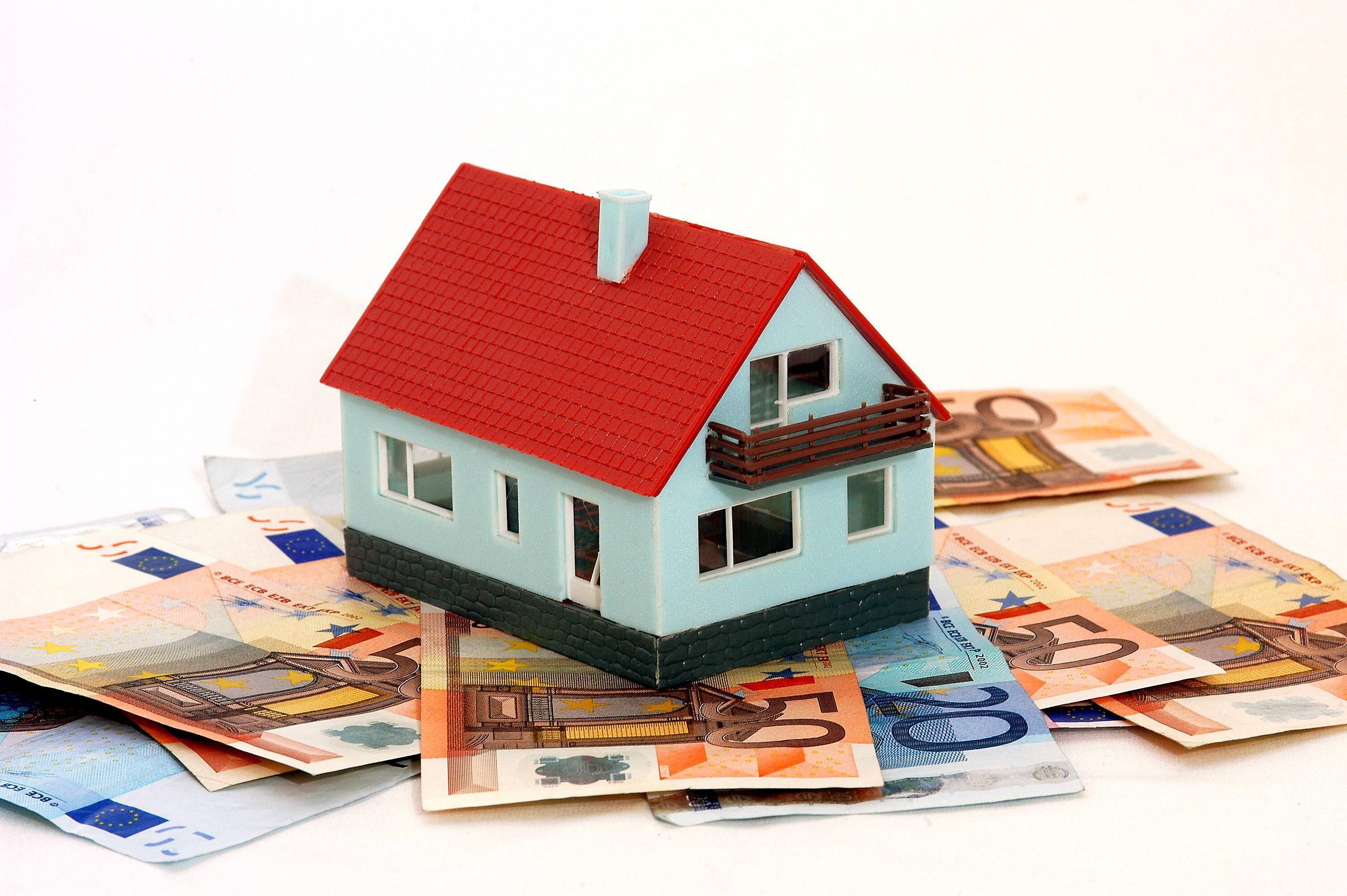 Kredite für Hausbau nicht bezahlbar - Einbußen für Banken bei Baufinanzierung