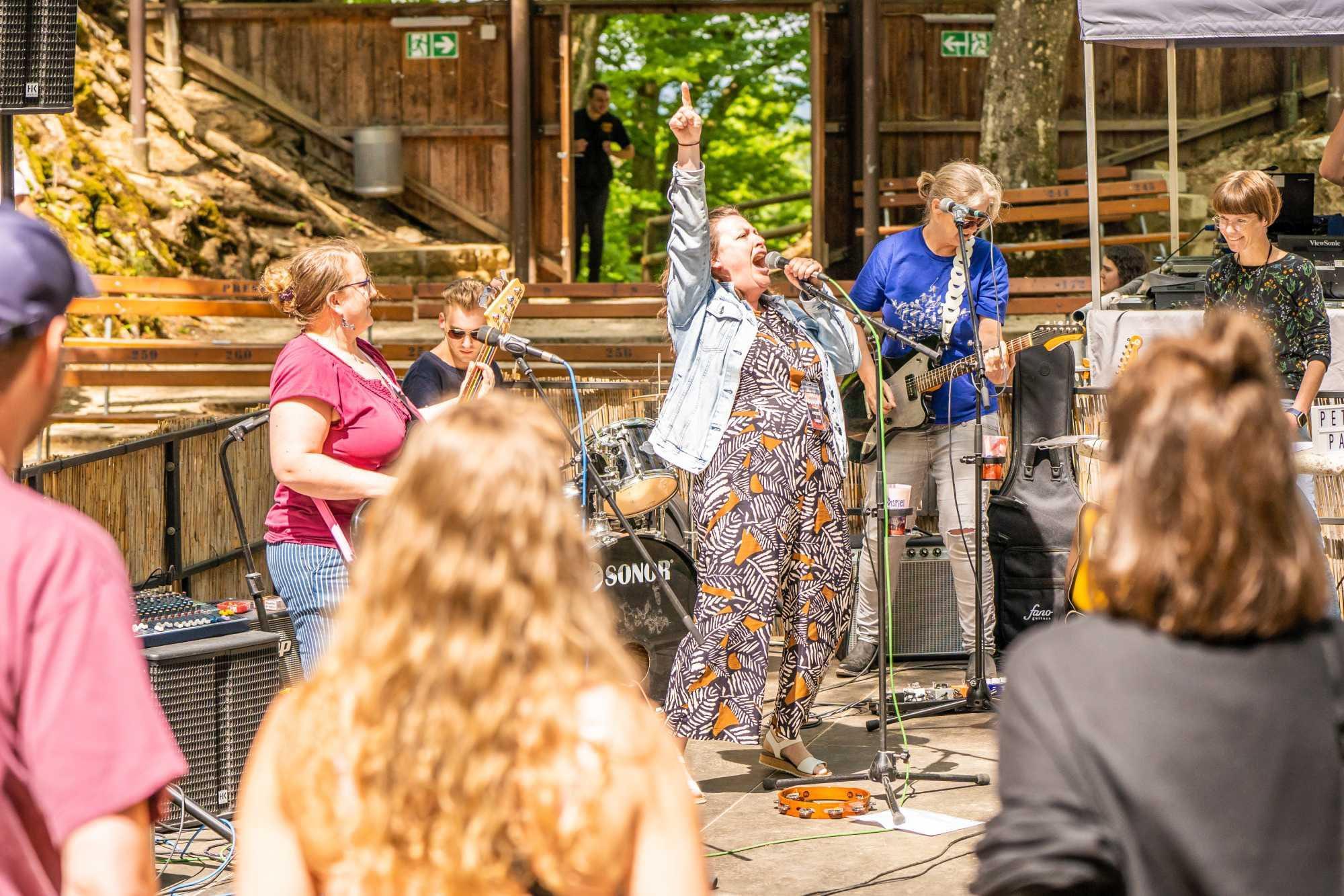 Petra Pack aus Weißenburg sucht Unterstützer für ein Album