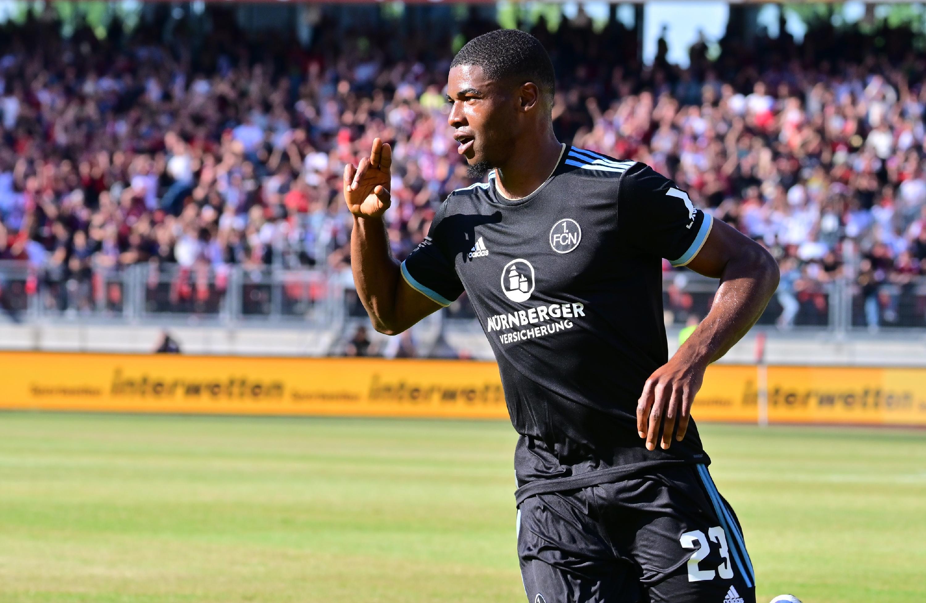 Wie sich die Mannschaft auf Club-Stürmer Kwadwo Duah einstellen muss