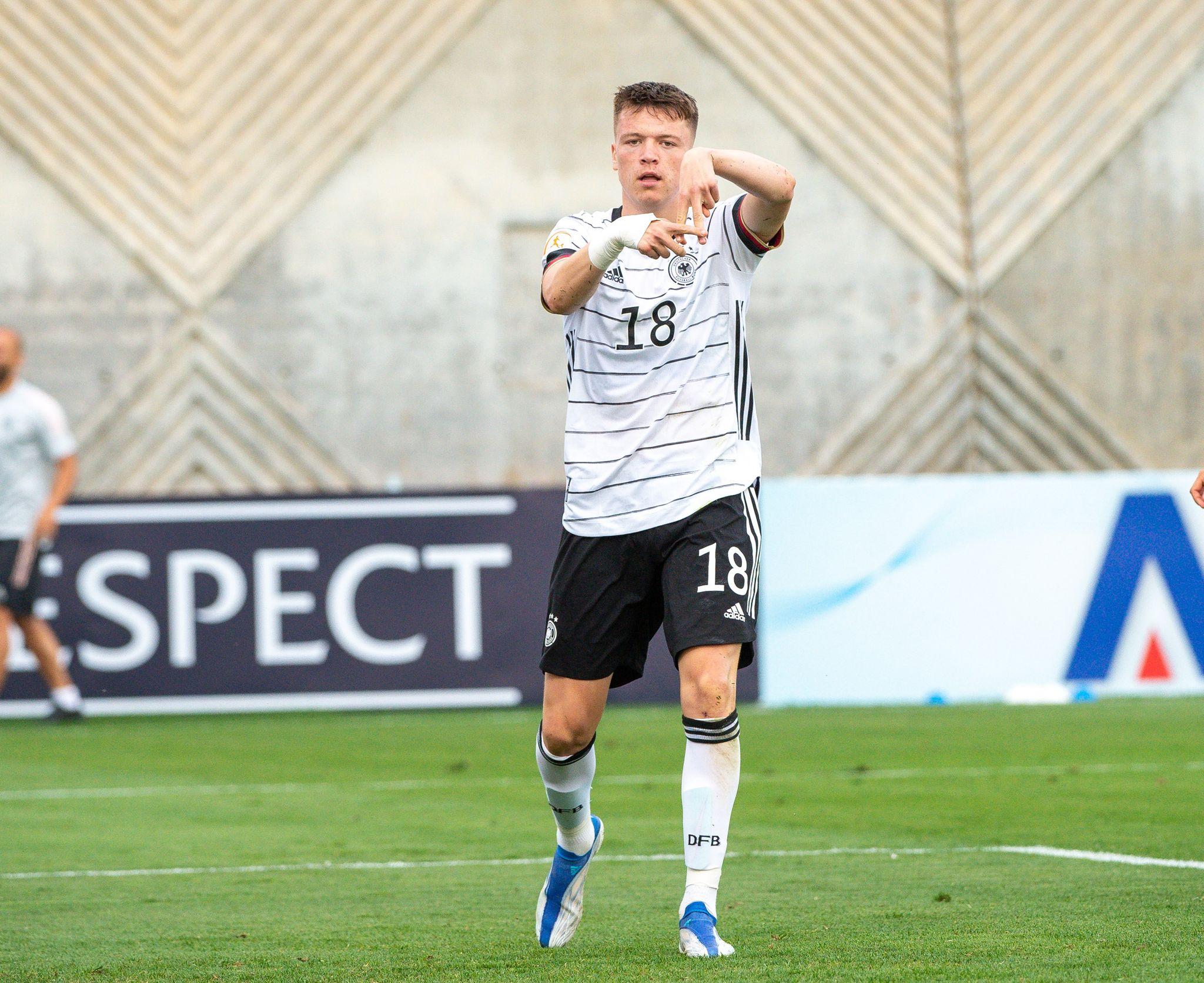 VfL Wolfsburg holt Augsburger Stürmertalent Pejcinovic