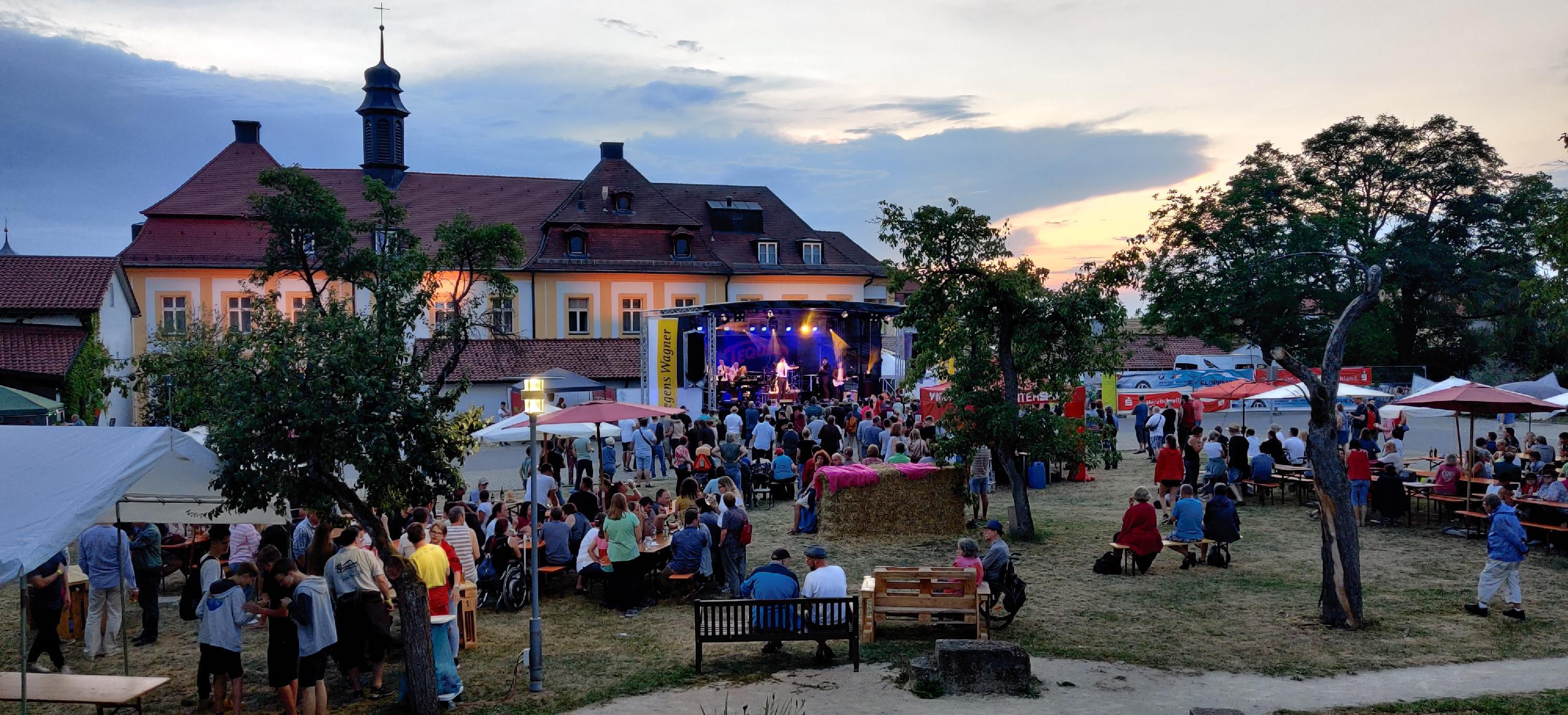 Weitblick in Absberg: Wieder Open Air im Schlossgarten