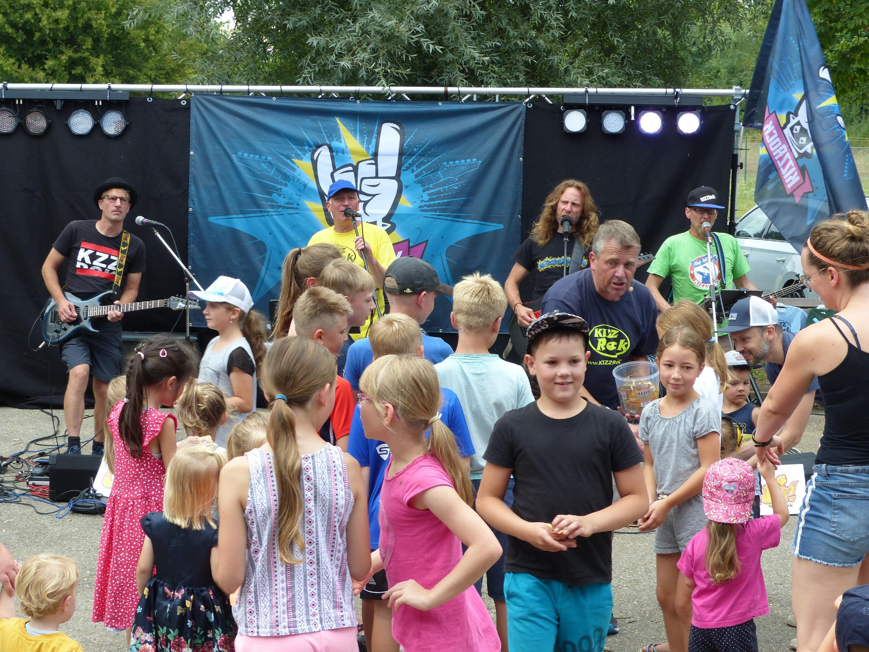 "Heavy Hänsel": Kizz-Rock bringt in Berngau die Erkläranlage zum Wackeln