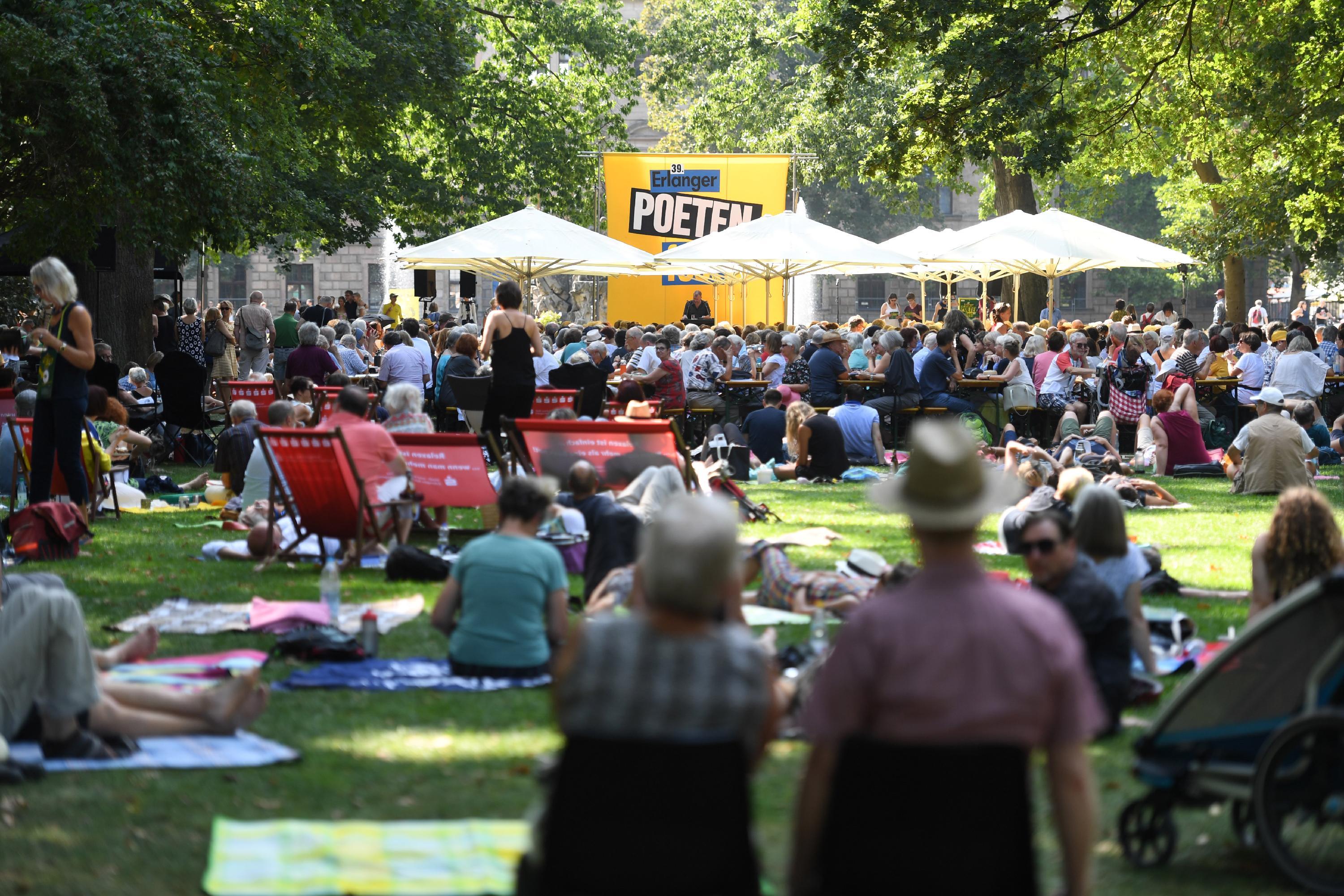 Ist Kriegsjournalismus zynisch und sinnlos? Gabriele Riedle spricht ...