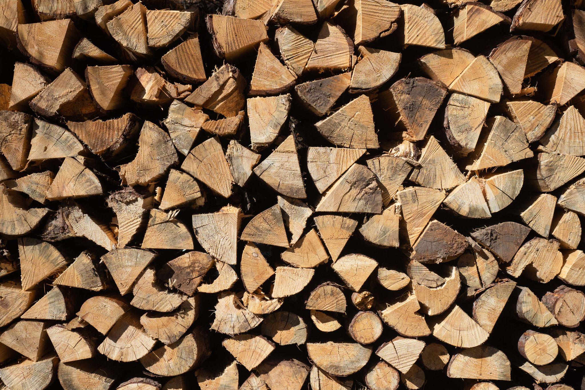 Holzdieb greift in Neumarkt zu: Scheite vor dem Haus in Woffenbach ...