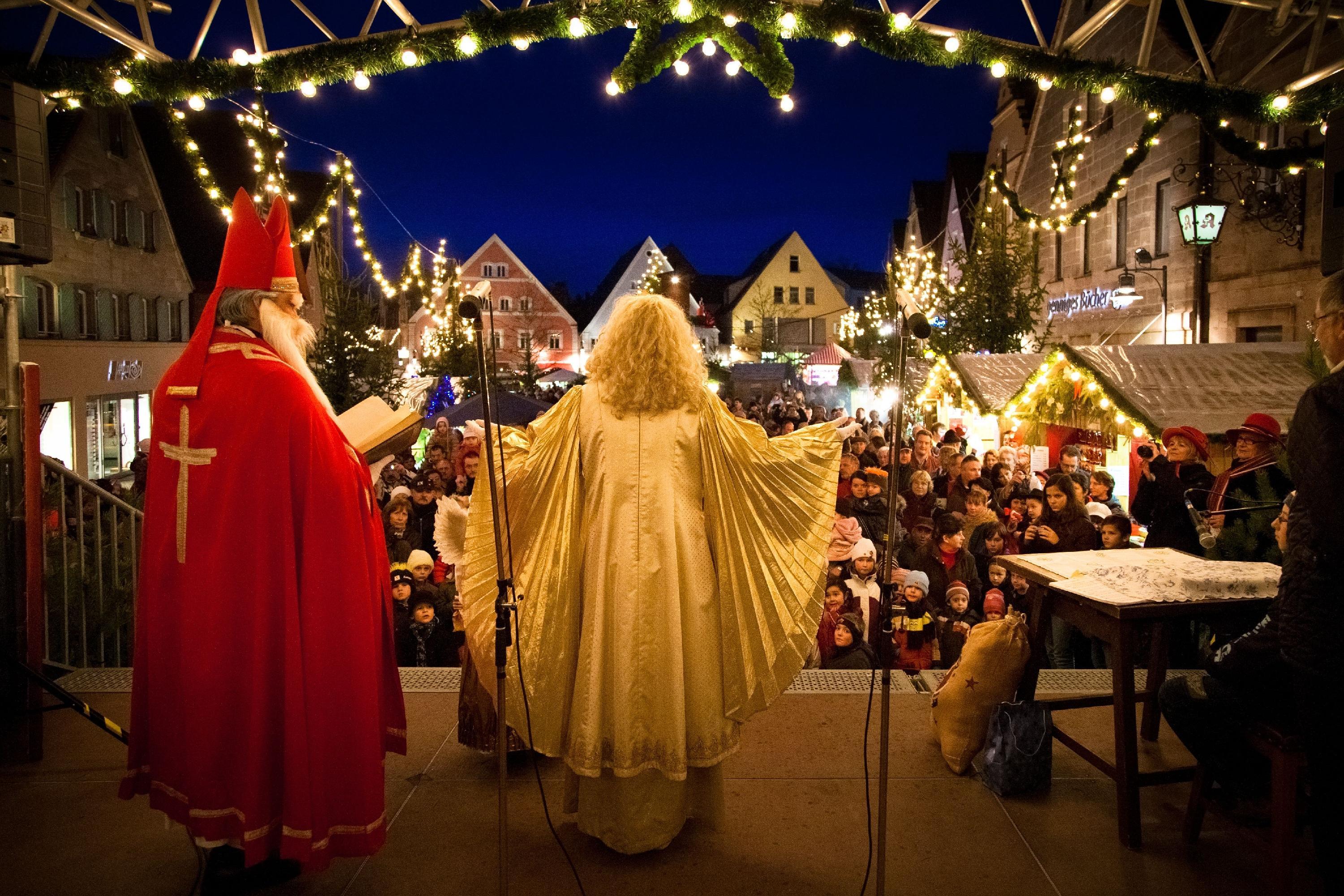 Nach Beinahe-Absage nun länger als zuvor: Rother Christkindlesmarkt ...