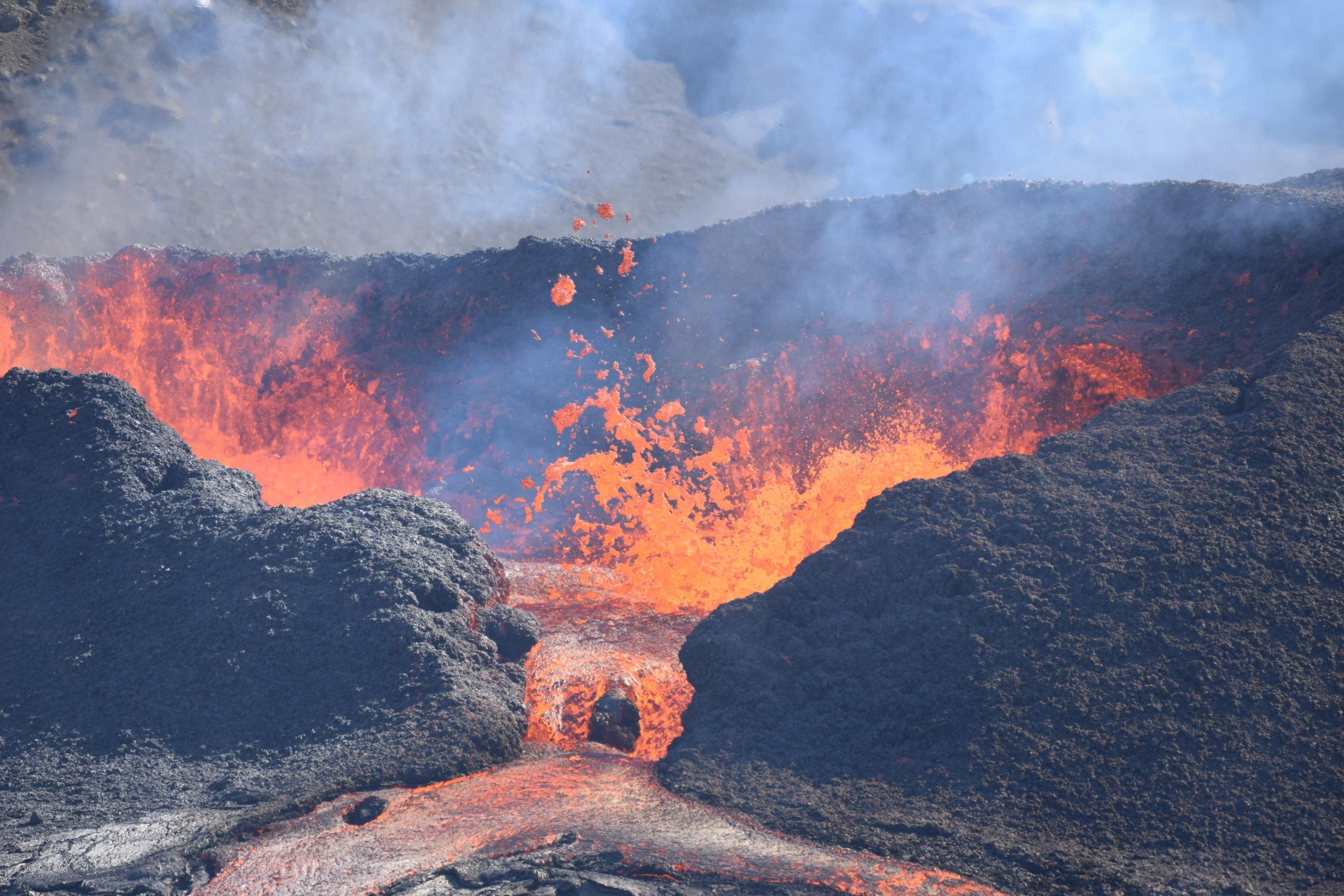 Spektakuläre Fotos vom Ausbruch des Vulkans in Island