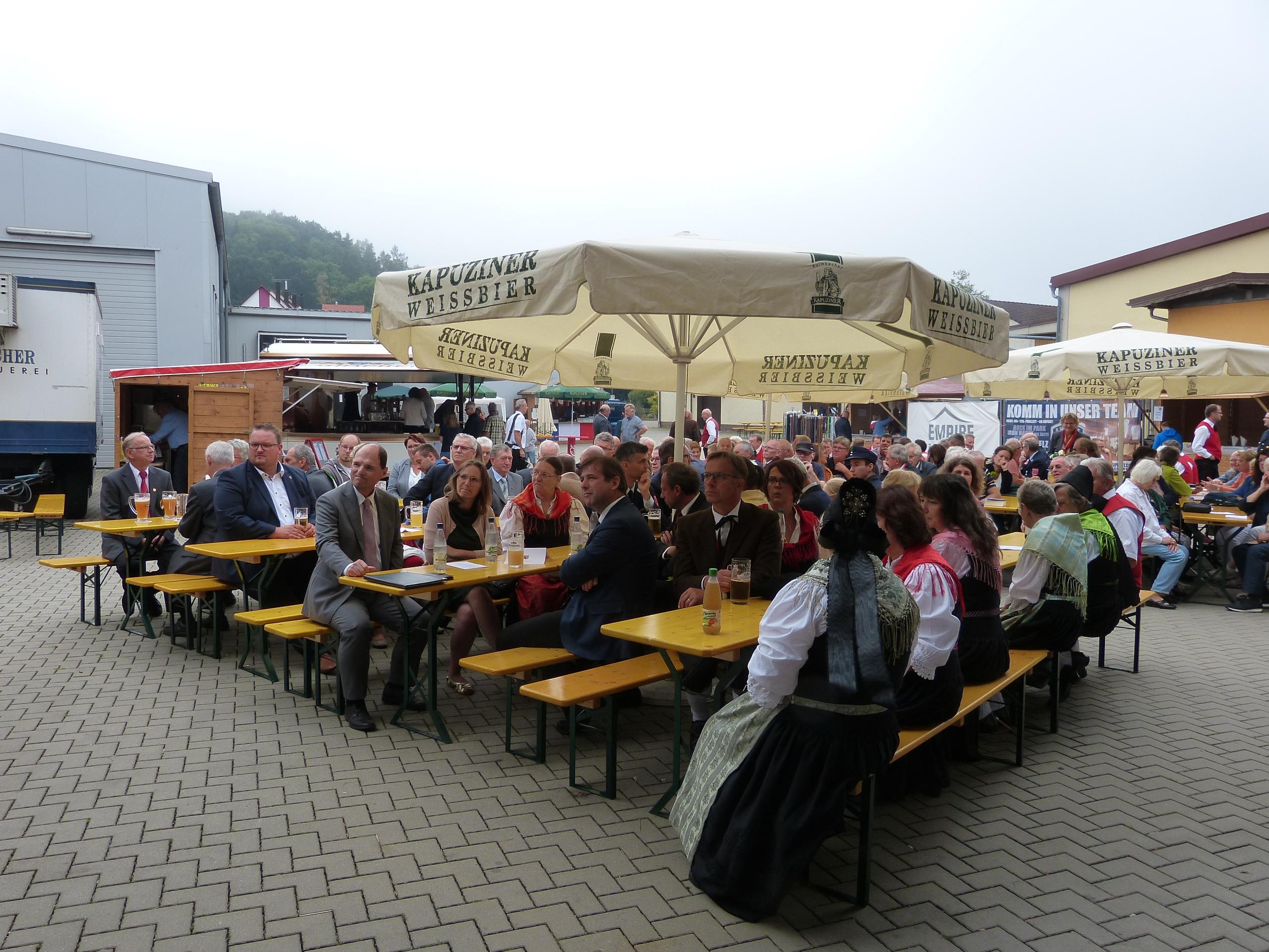 Auf dem Marktfest in Igensdorf wird ausgelassen gefeiert
