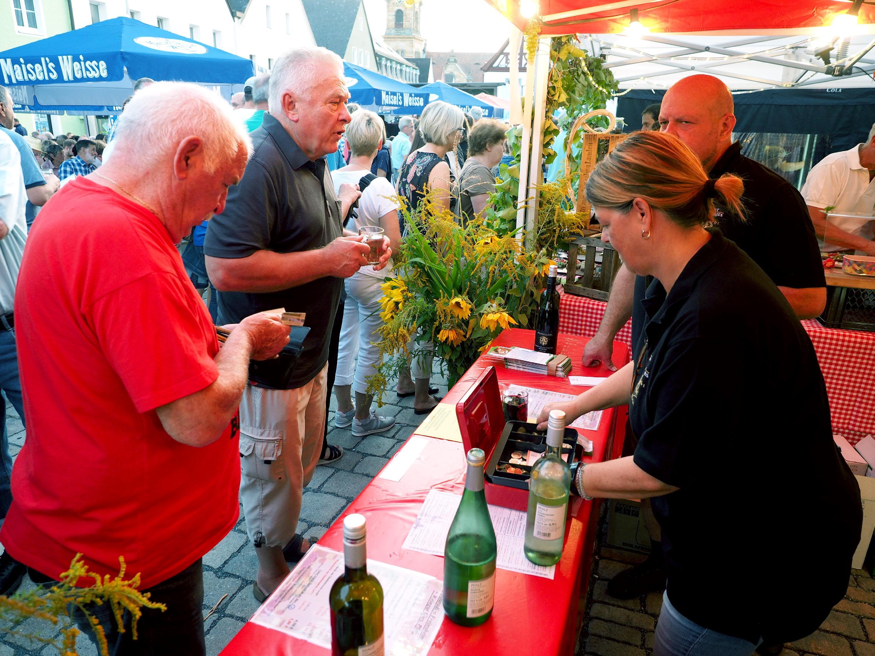 Winzerfest lockt mit 30 verschiedenen Weinen, Speisen und viel Musik