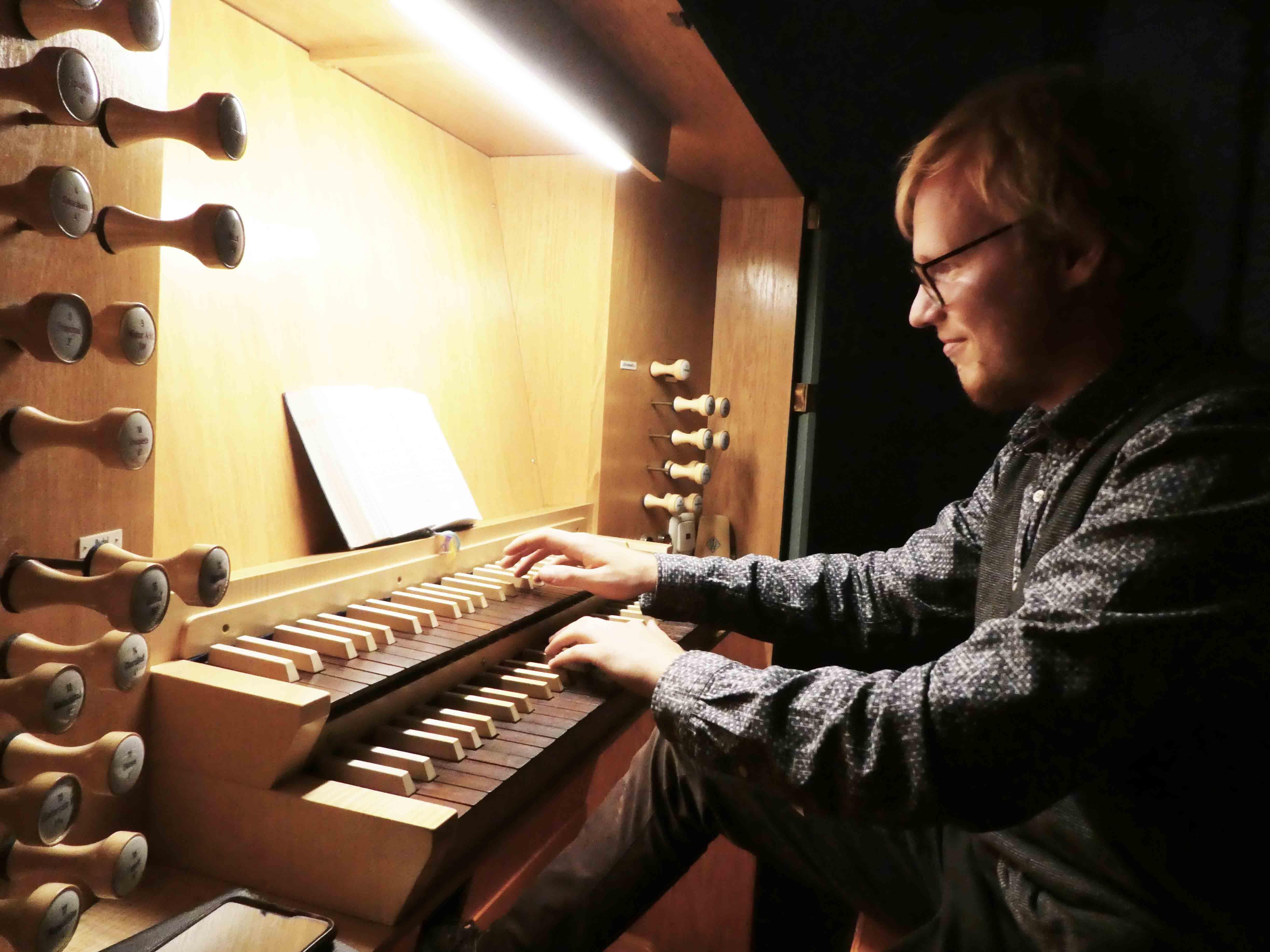 Talente an der Münster-Orgel: Begeisternde halbe Stunde mit Heimkehrer ...