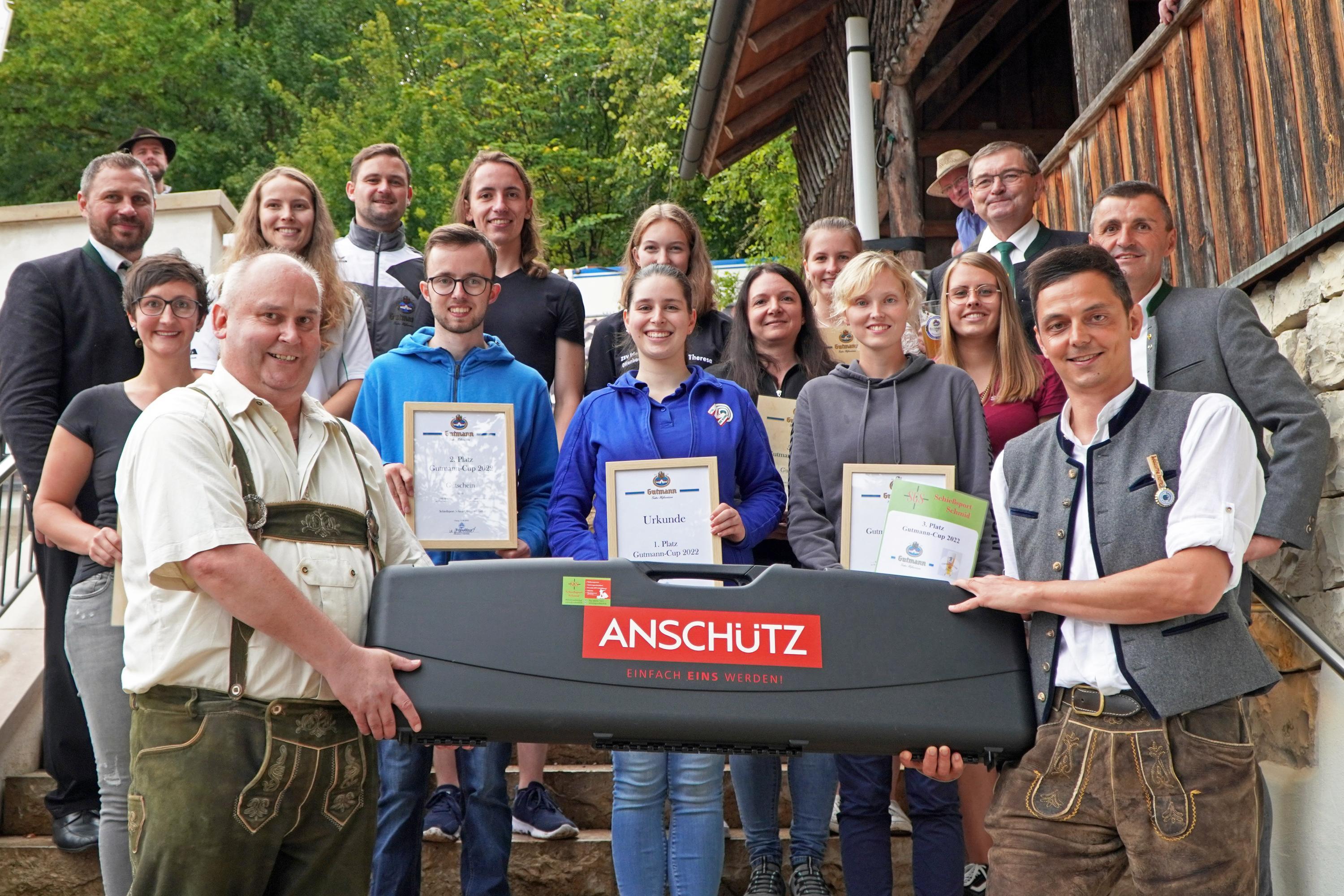 Hochkarätiger Schützenwettbewerb, Kellerfest und Löwen-Trainer