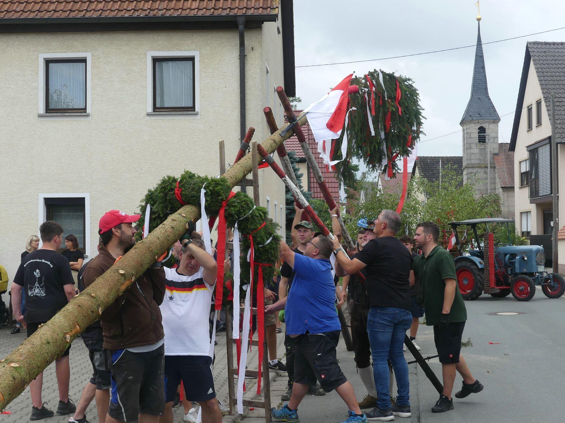 Beste Stimmung bei der Kerwa in Hesselberg bei Heßdorf