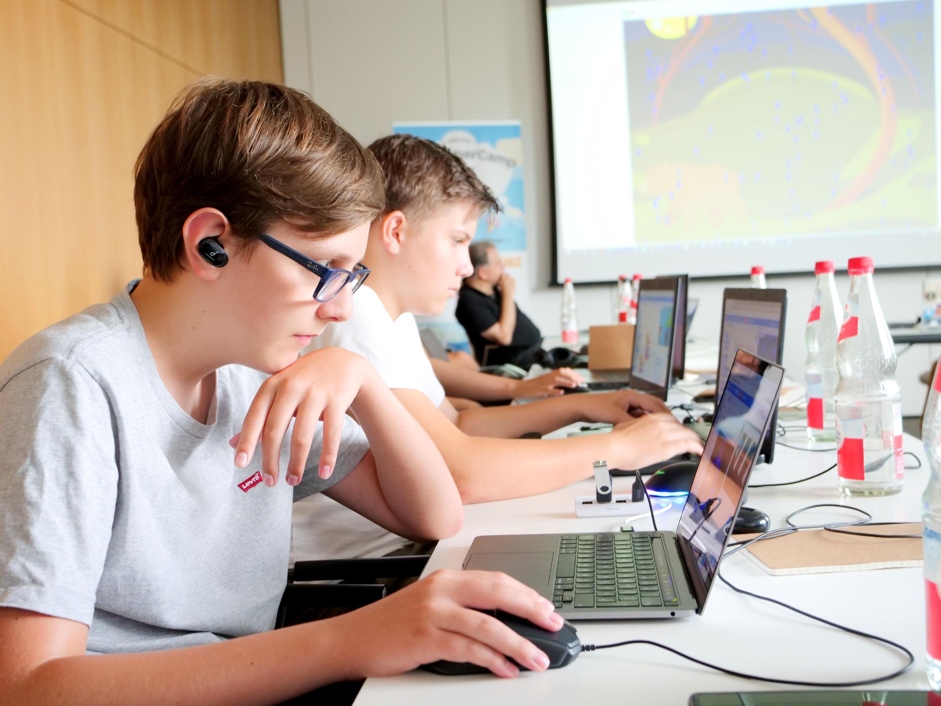 Jugendliche in Forchheim programmieren in den Ferien eigenes PC-Spiel