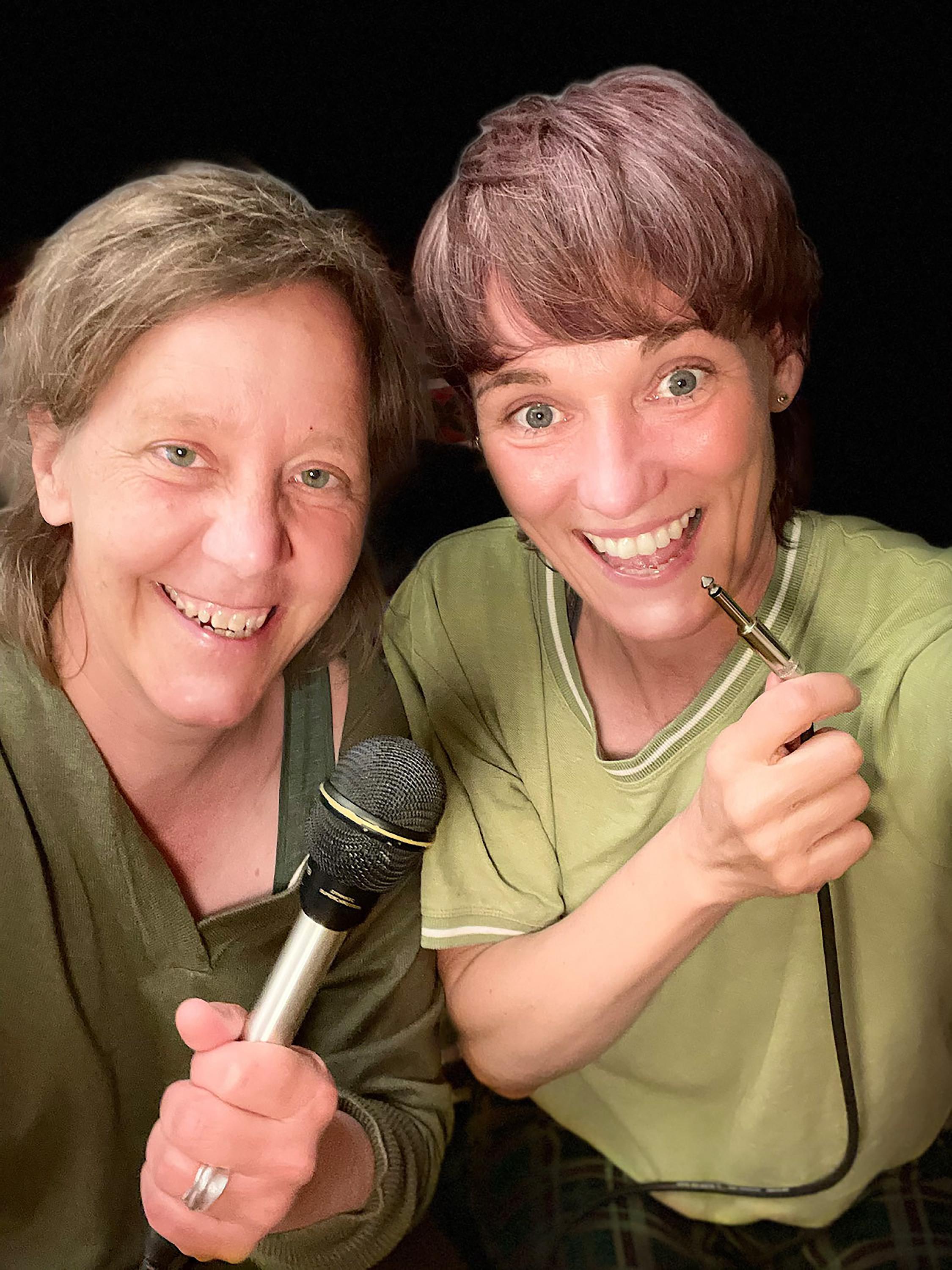 Anka Draugelates und Kilta Rainprechter spielen in O'wei