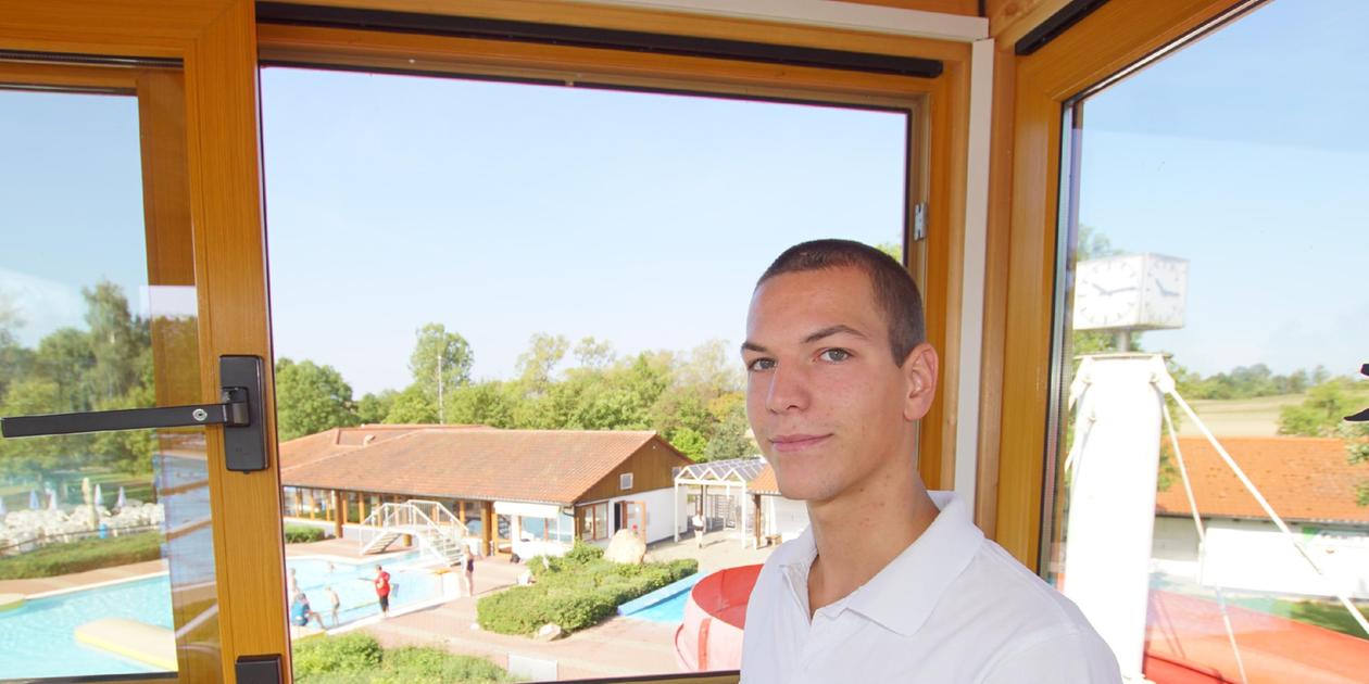 Junger Wellucker will mehr sein als Aufsicht am Beckenrand Junger Wellucker will mehr sein als Aufsicht am Beckenrand