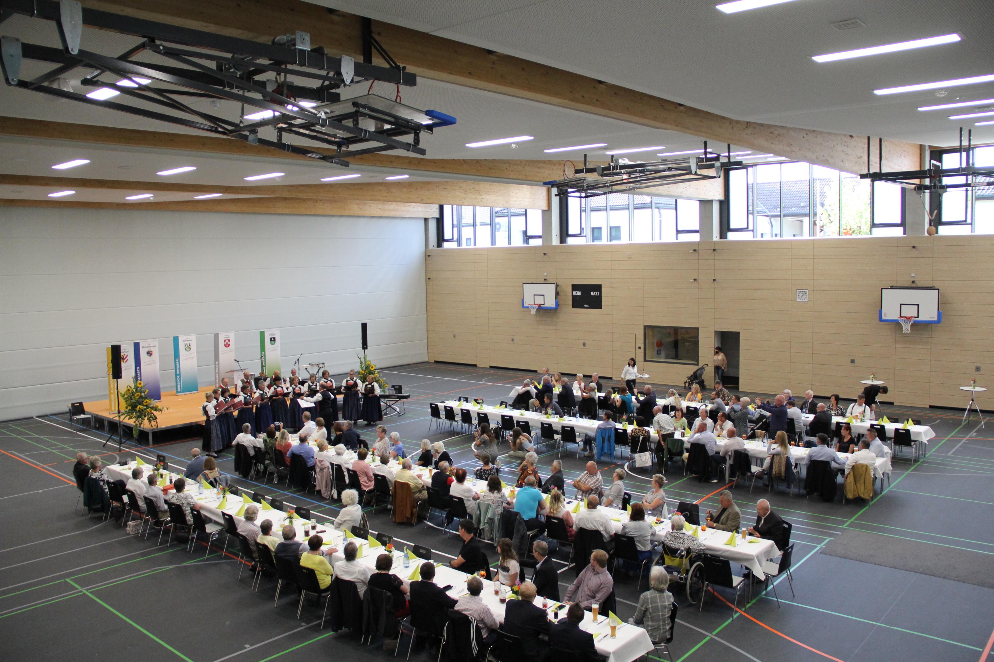 Neue Halle bekommt neuen Boden: So gehen Schule und Sportverein in ...