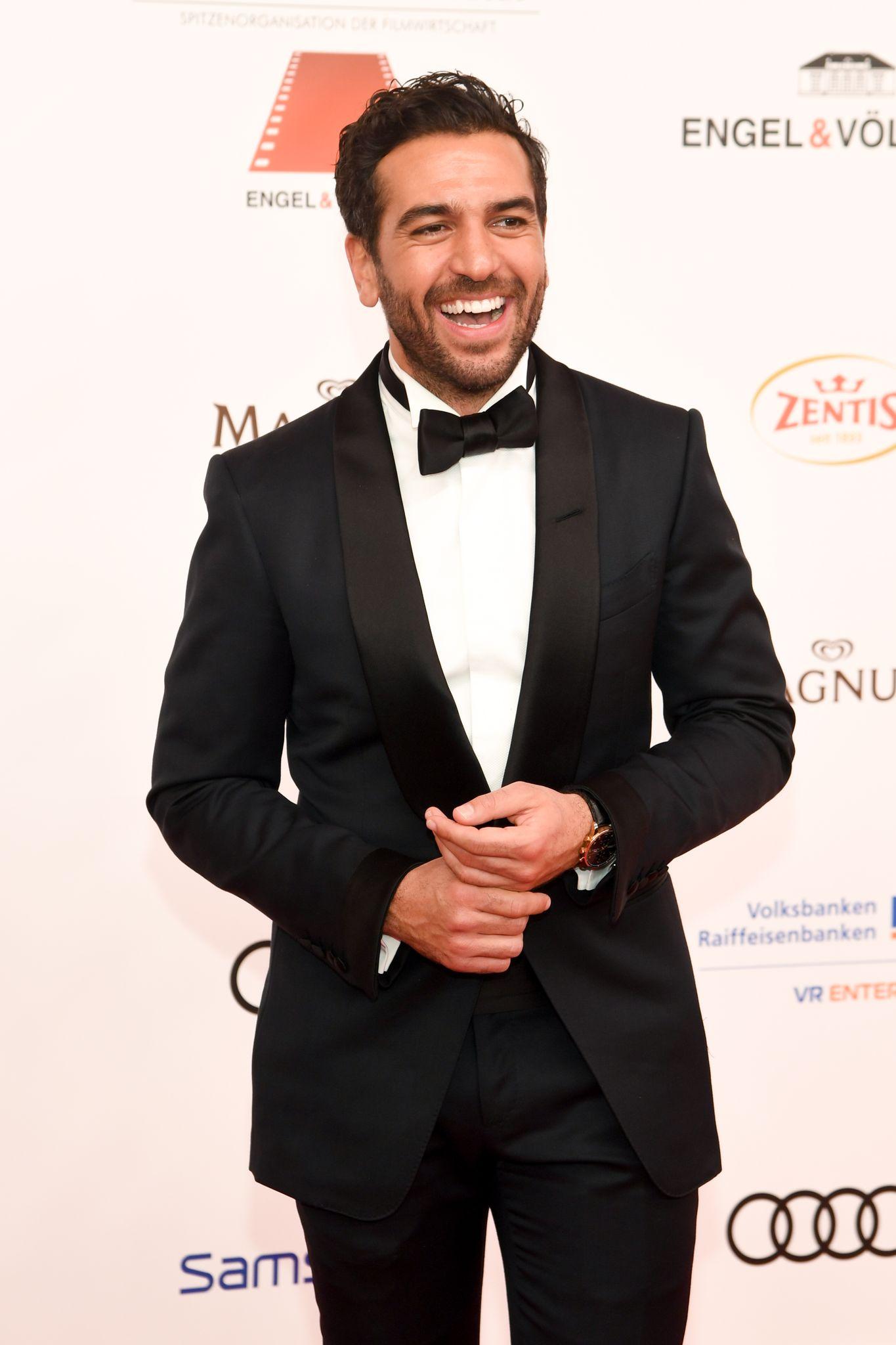 "It's official" - Elyas M'Barek teilt Hochzeitsfoto