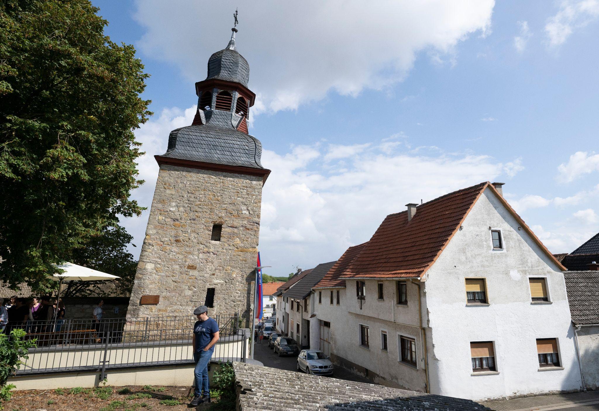 Schiefster Turm der Welt steht in Gau-Weinheim