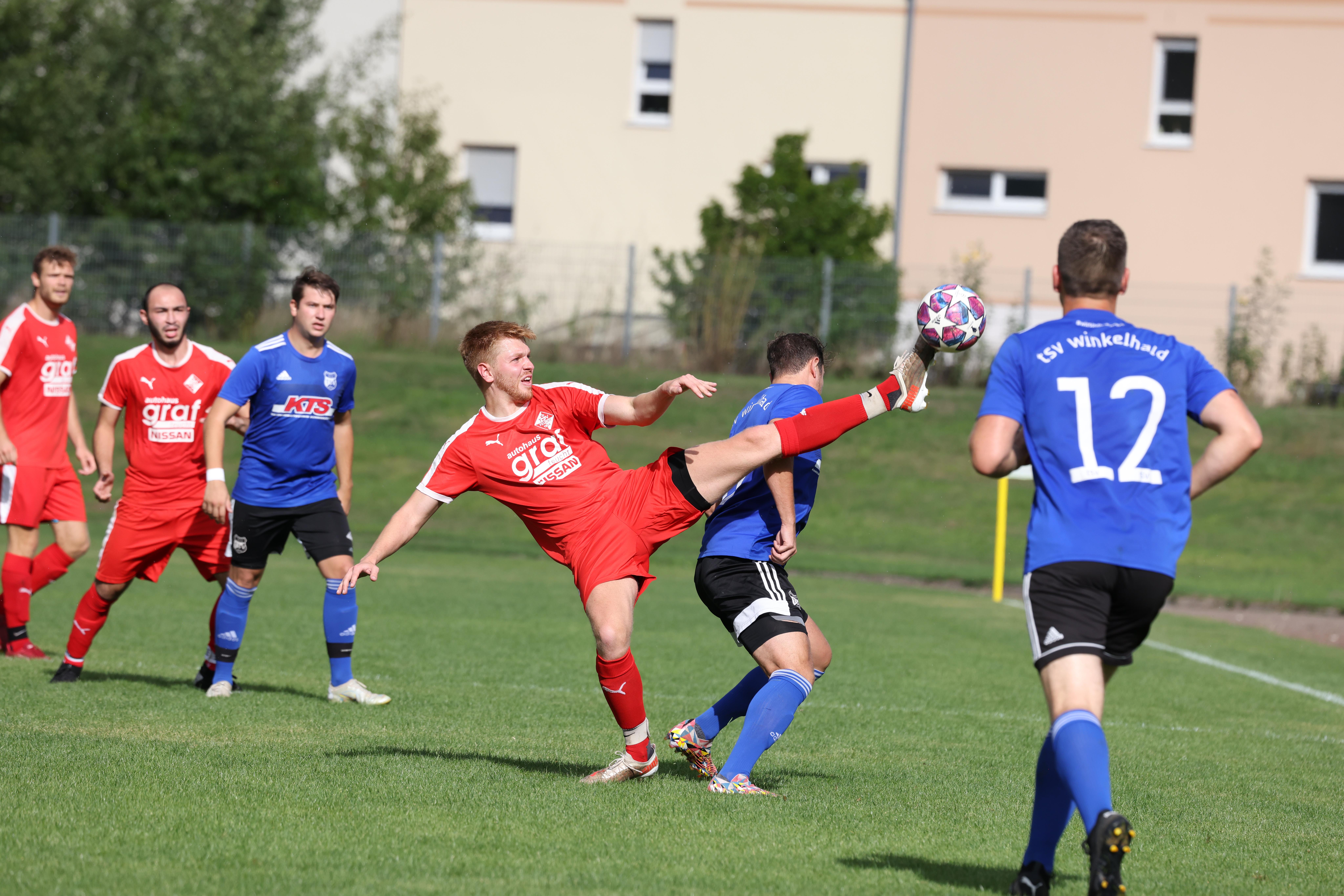 TSV Winkelhaid ist nach dem Derbysieg in Feucht nun Spitzenreiter