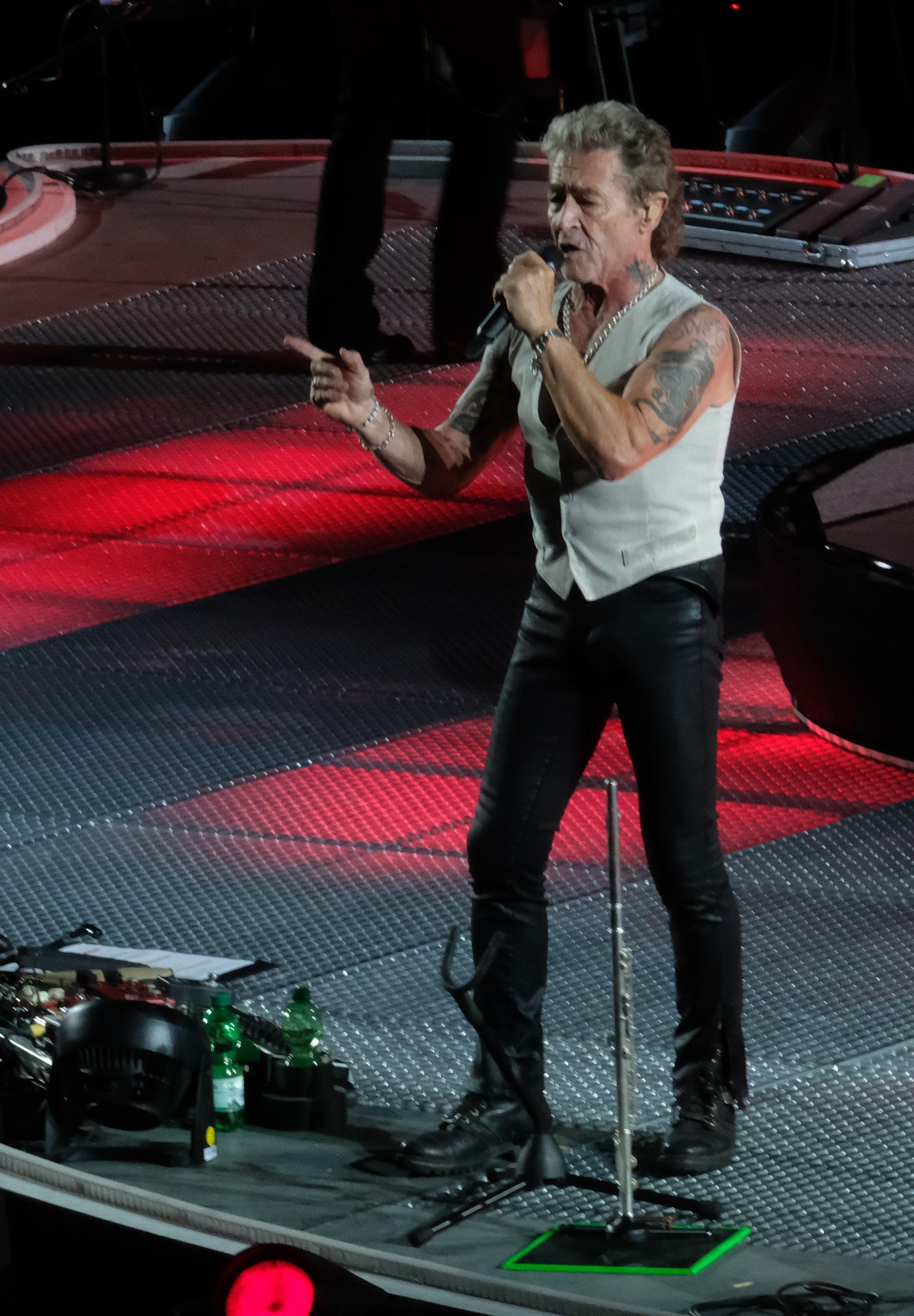 Gänsehautmomente in Nürnberg: Rockstar Peter Maffay bringt Arena zum Beben