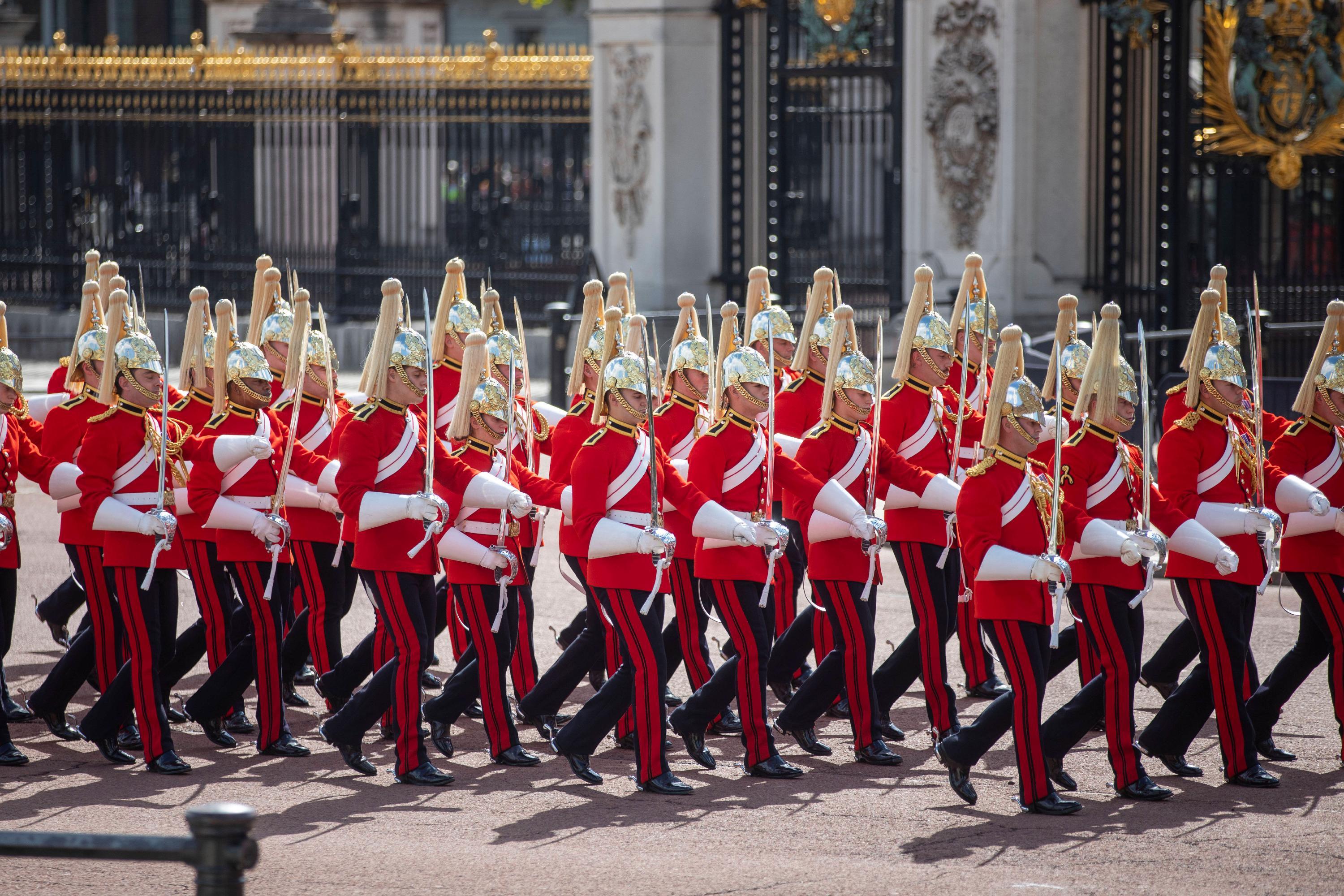 Pompöser Leichenzug: Zahlreiche Briten erweisen der Queen die letzte Ehre