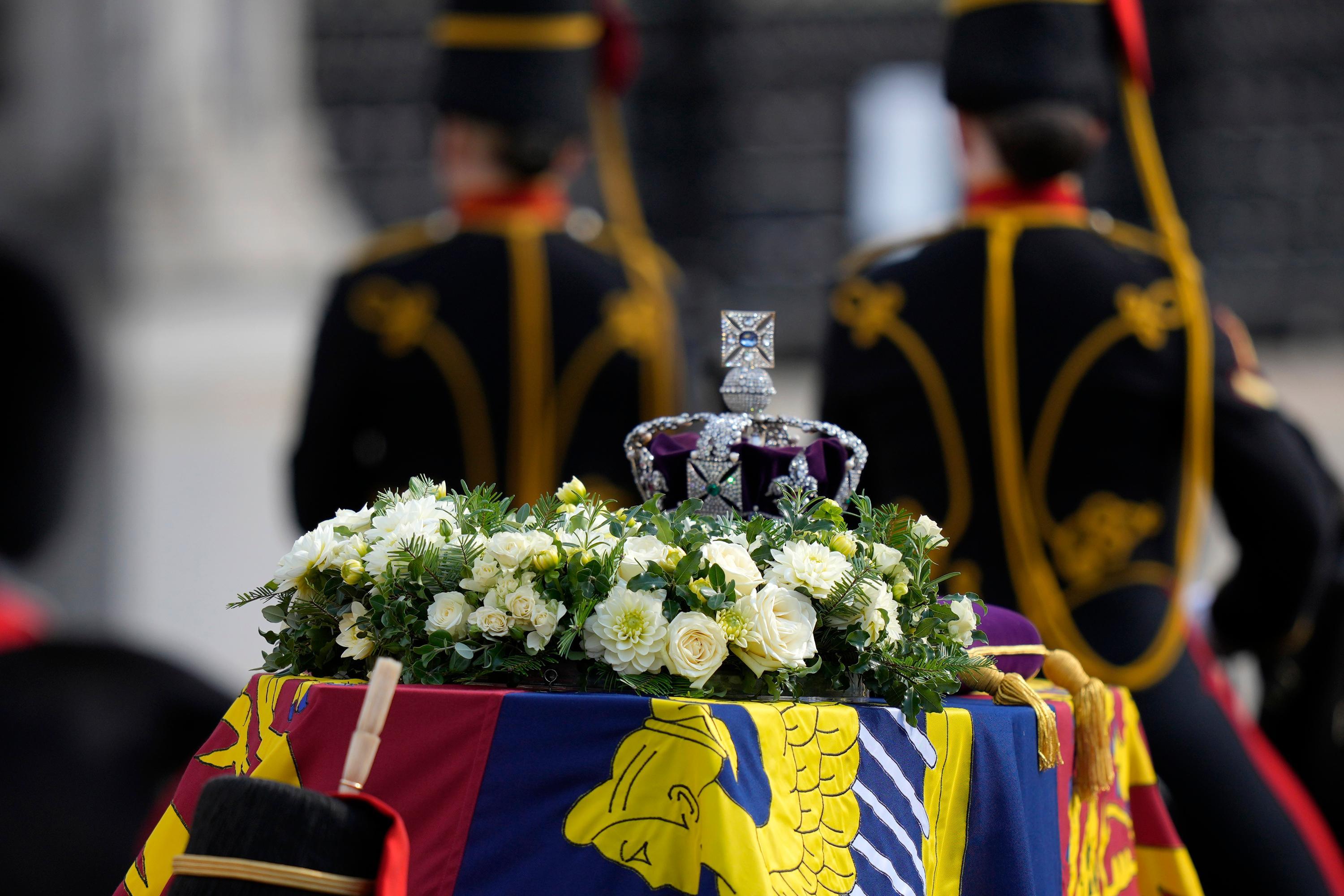 Pompöser Leichenzug: Zahlreiche Briten erweisen der Queen die letzte Ehre