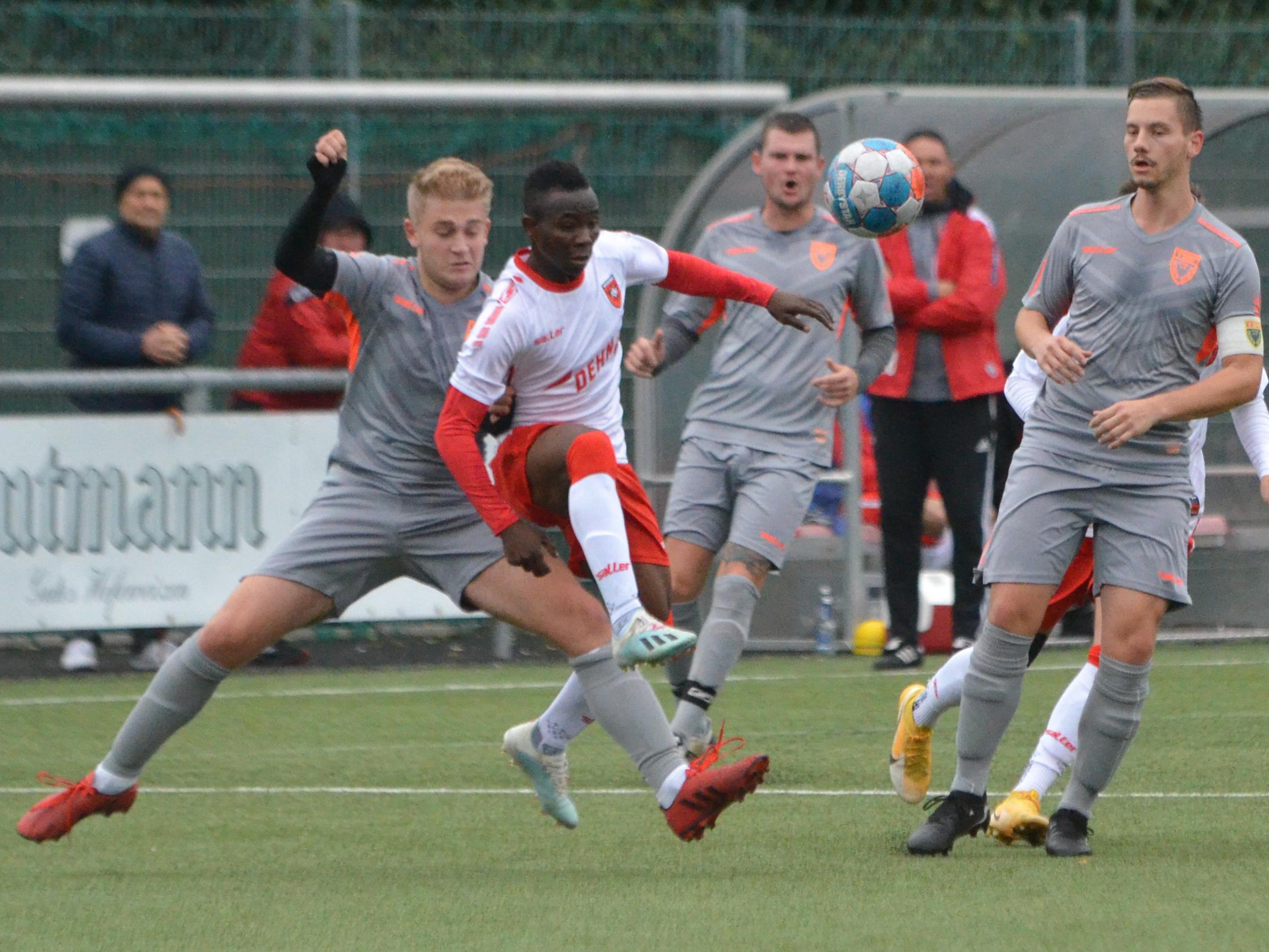 Oberferrieden gewinnt das Derby, Ochenbruck rettet einen Zähler