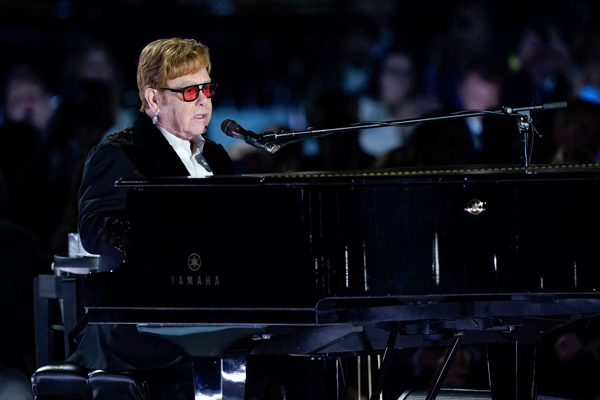 Elton John tritt im Garten des Weißen Hauses auf