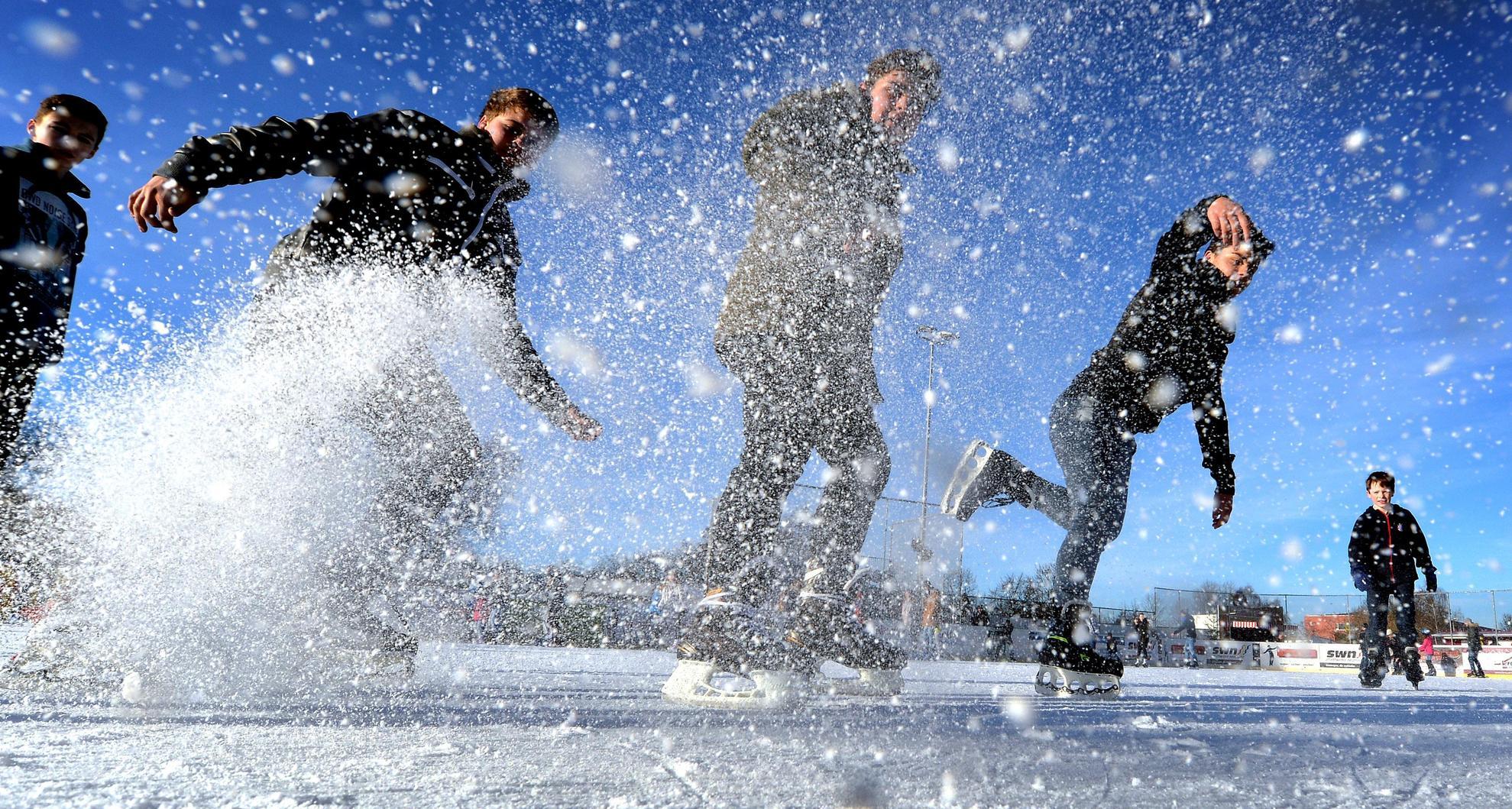 Schleift die Kufen, wachst die Eisstöcke: In Neumarkt beginnt die ...