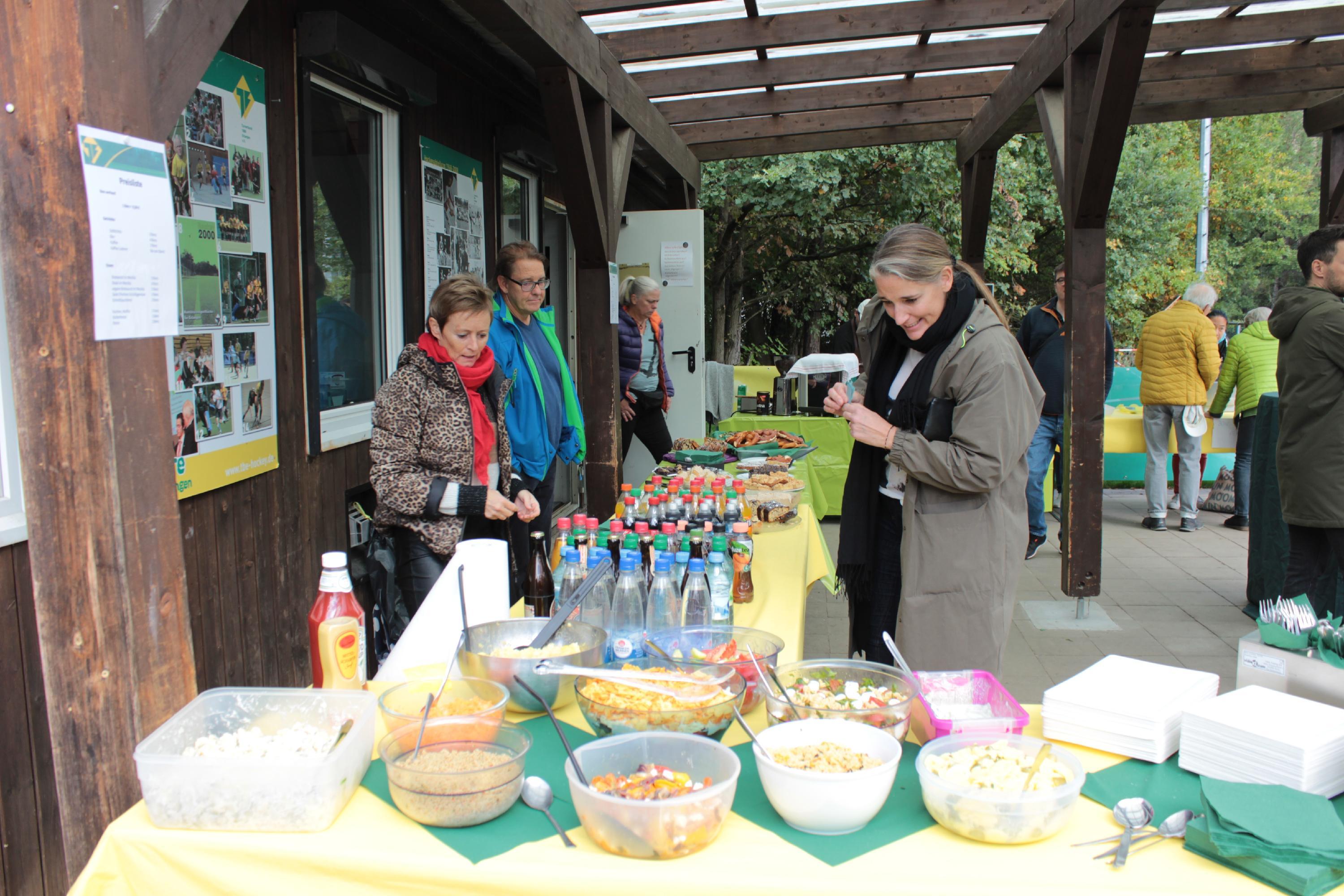 Der TB Erlangen weiht seinen neuen Kunstrasenplatz ein