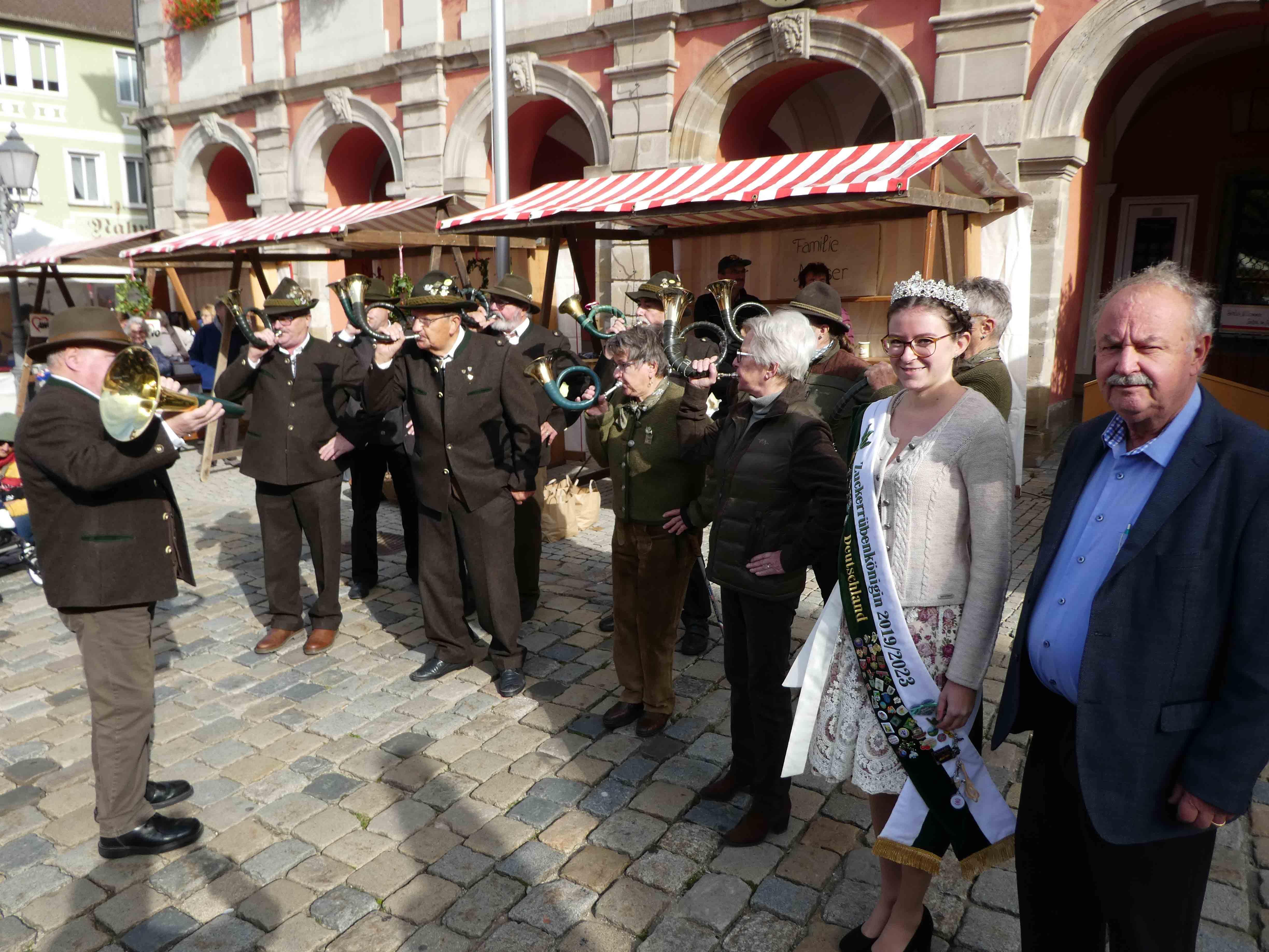 Kraut, Kunst, Kränze und Kürbis - die Bilder vom ErnteMarktPlatz in ...