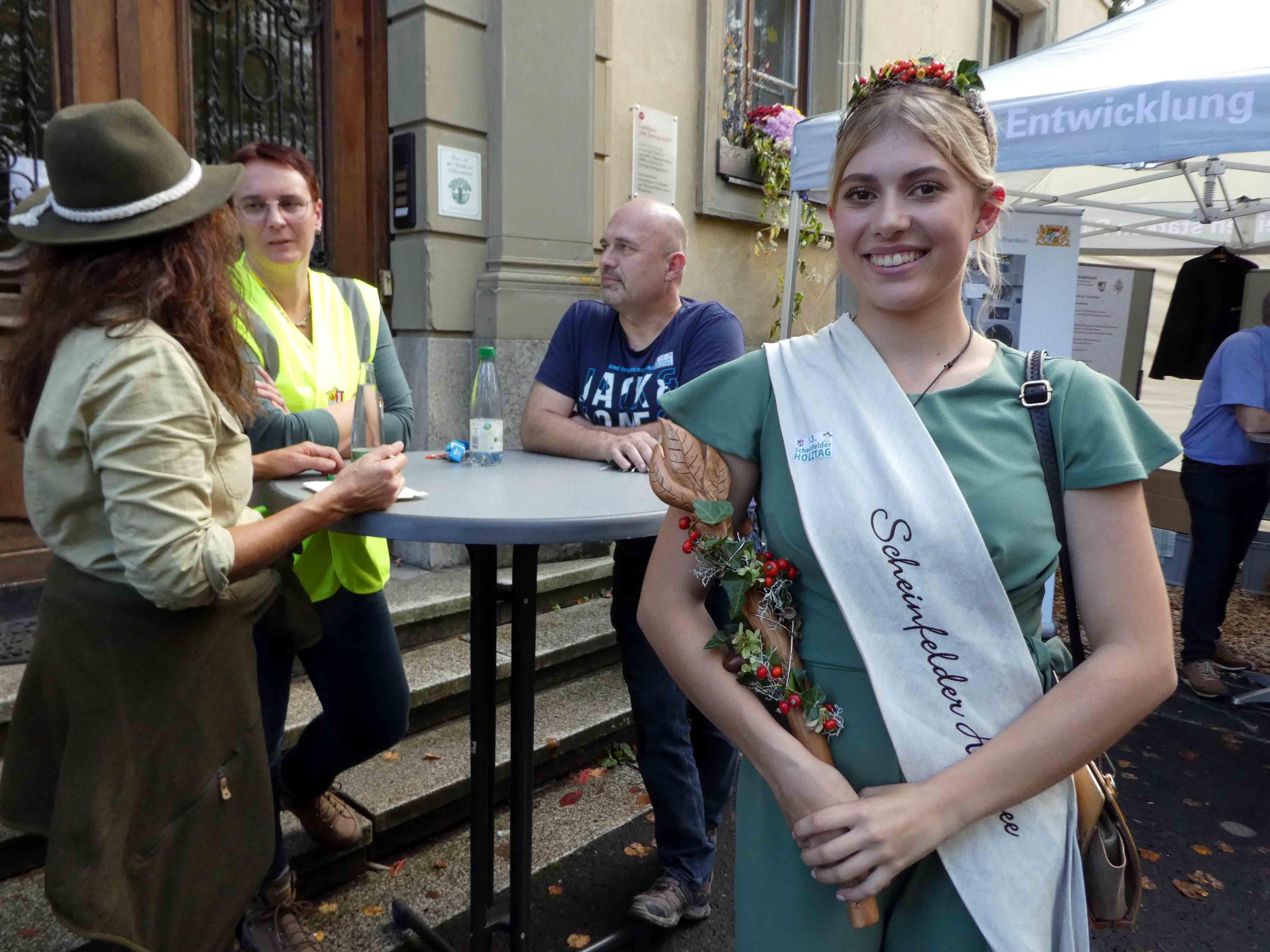 Holz fasziniert die Massen: Neue Holzfee empfängt 15.000 Besucher in ...