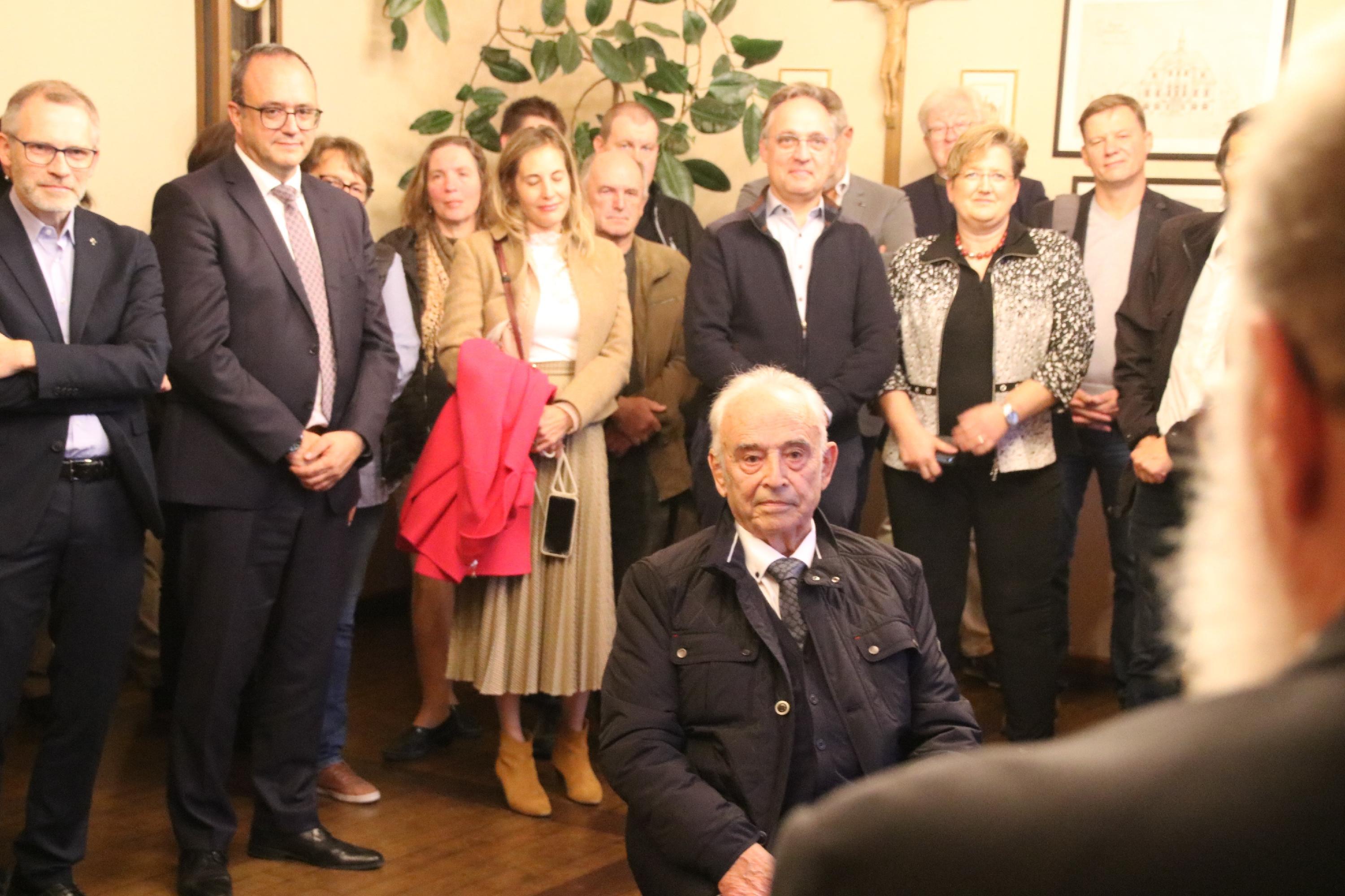 Manfred Specht ist nun Ehrenbürger der Stadt Ellingen