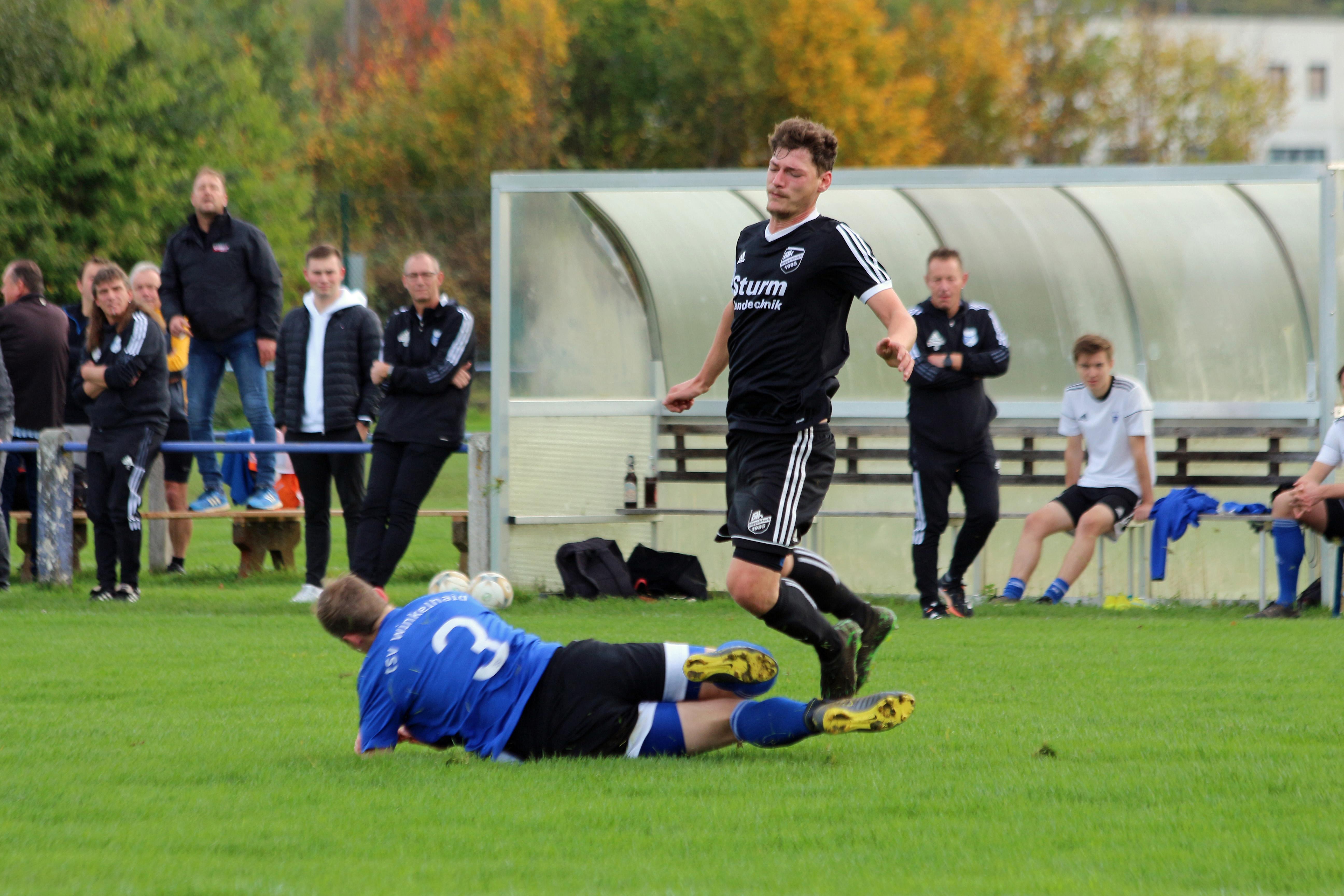 Ezelsdorf erobert die Tabellenführung, Feucht verliert zu Hause gegen ...